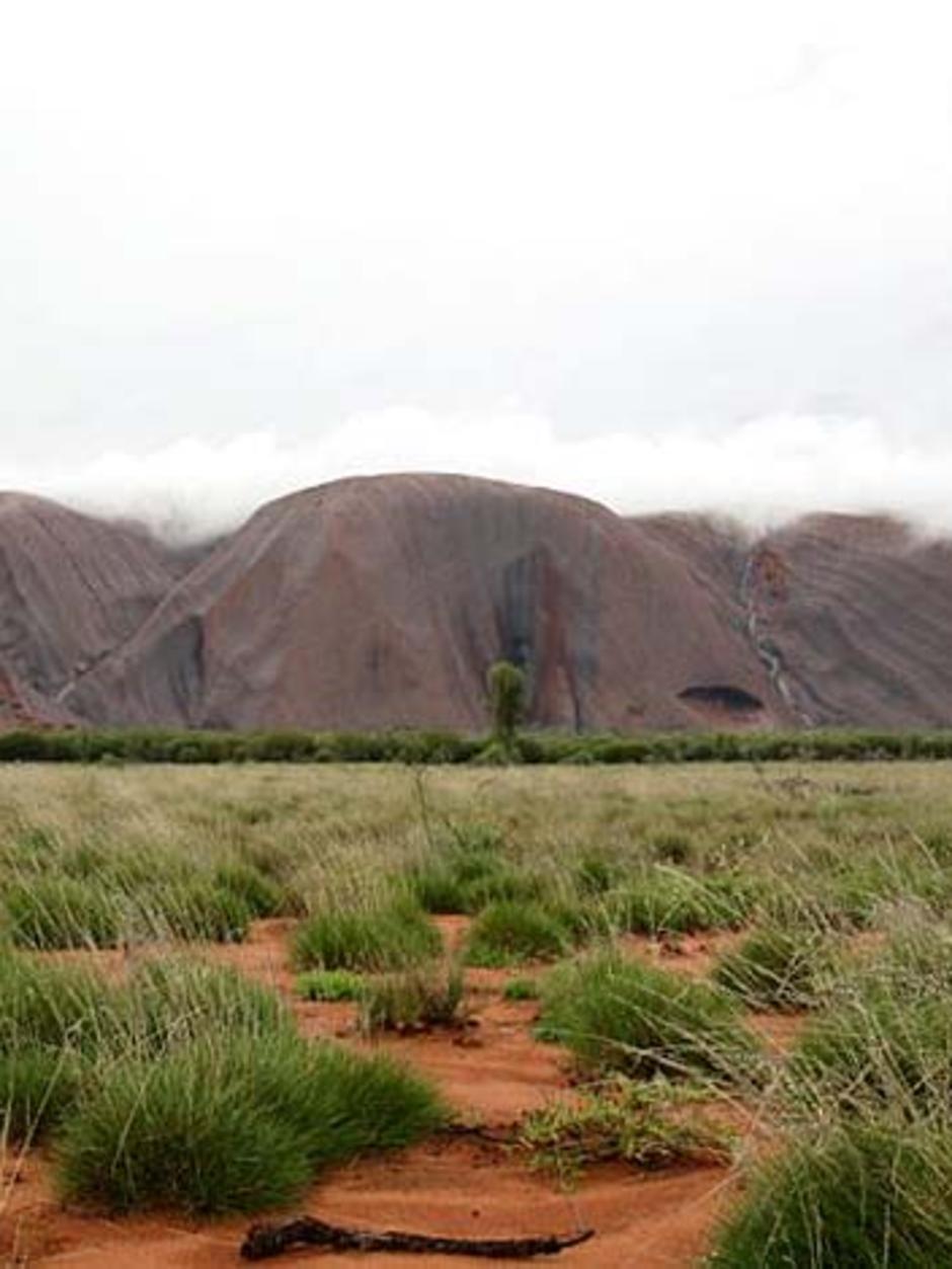 Traditional owners celebrate Uluru hand-back - ABC News