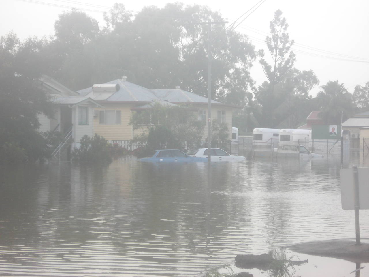 Flash floods hit Rockhampton - ABC News