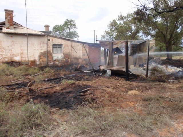 Blaze damages derelict Monash house - ABC News