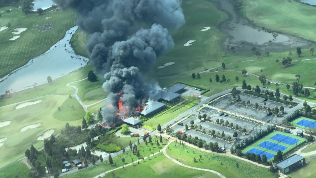 Golf clubhouse destroyed by fire in Victoria's Yarra Ranges - ABC News
