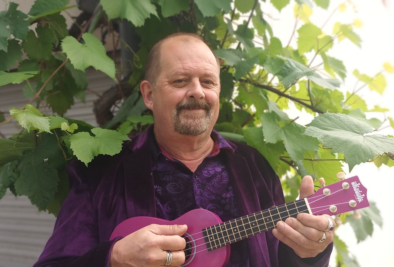 Humble ukulele breaks down barriers and connects thousands of ...
