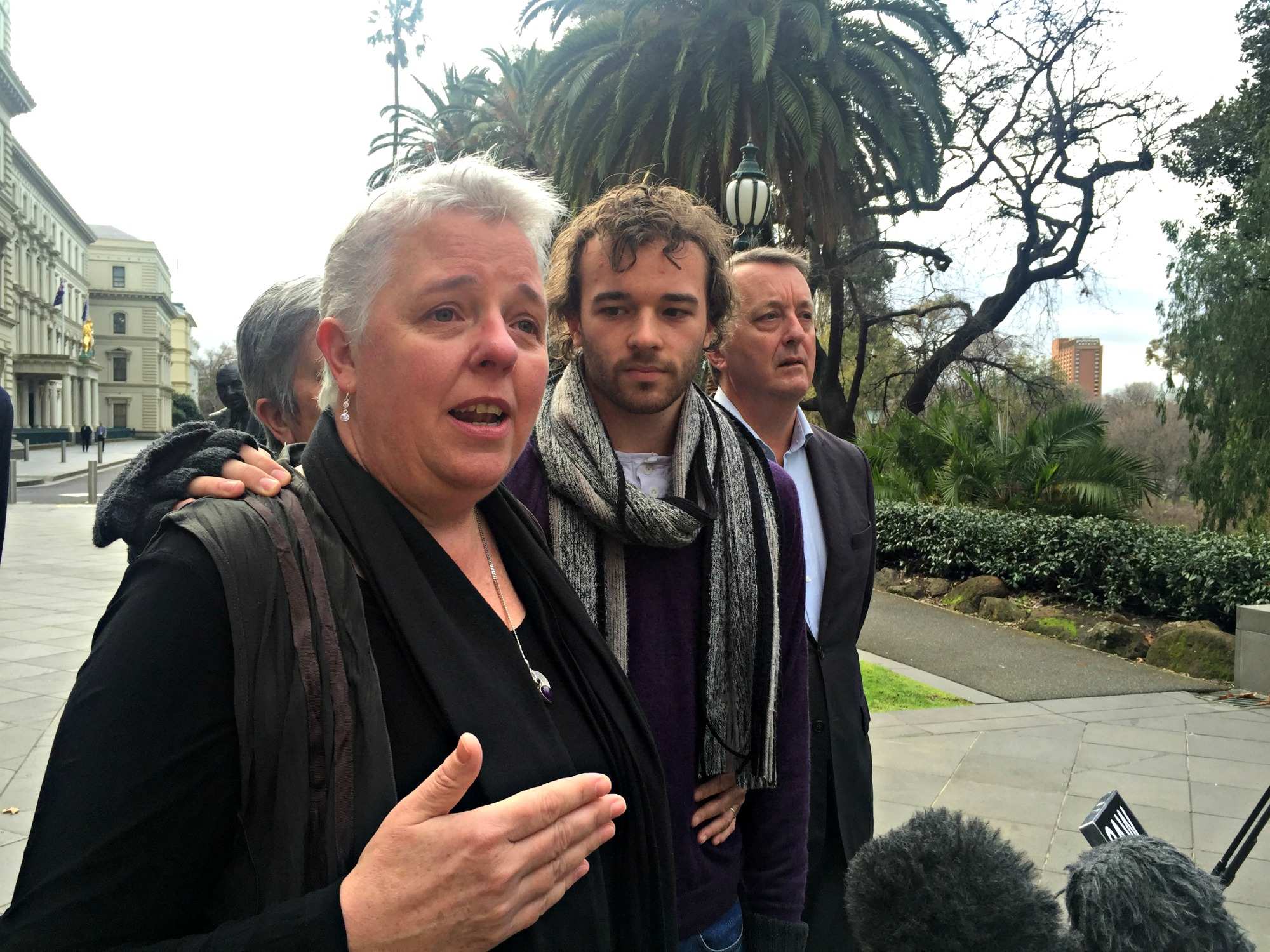 Victorian Premier urges Federal Government to abandon same-sex marriage ...