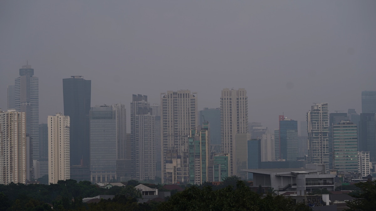 Government urges Jakarta's residents to wear masks and work from home ...