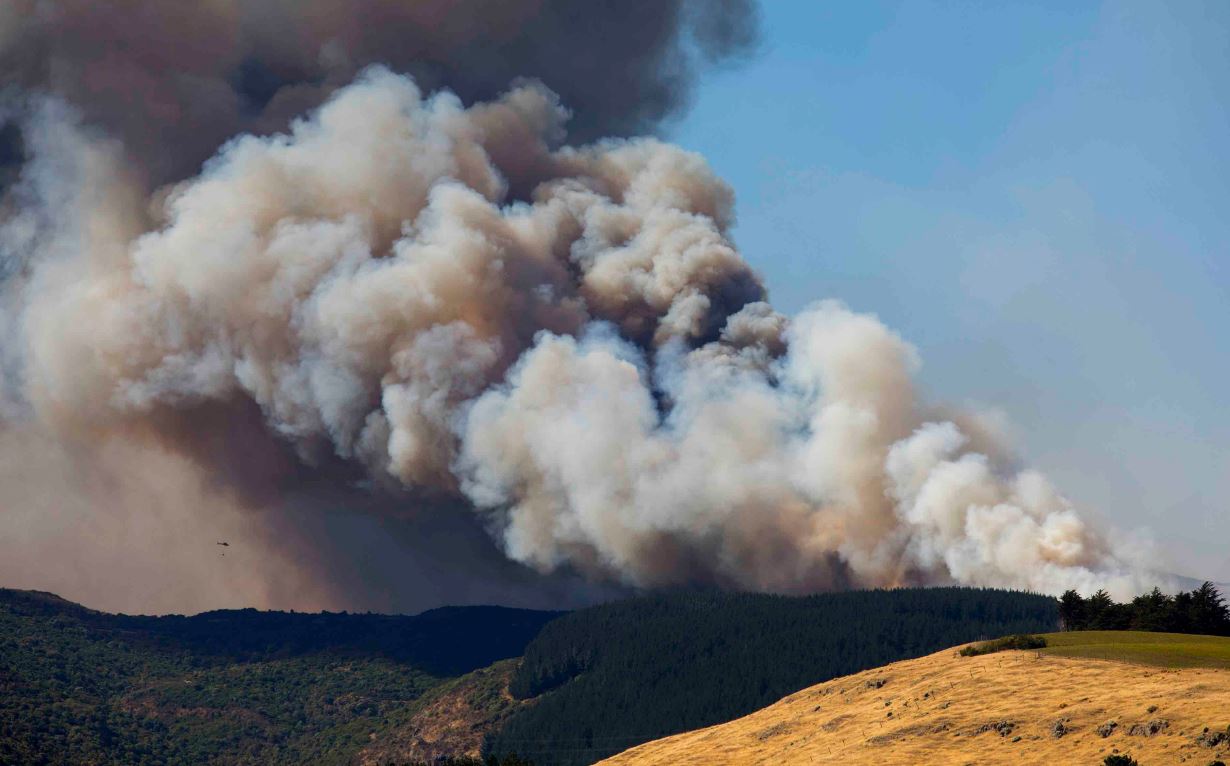 Christchurch: More than 1,000 people evacuated as New Zealand bushfire ...