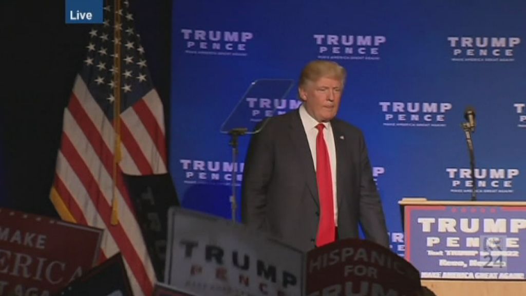 Donald Trump returns to podium after scare - ABC News