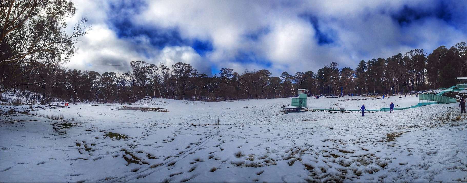 Canberrans enjoy cold snap in city centre, Corin Forest - ABC News