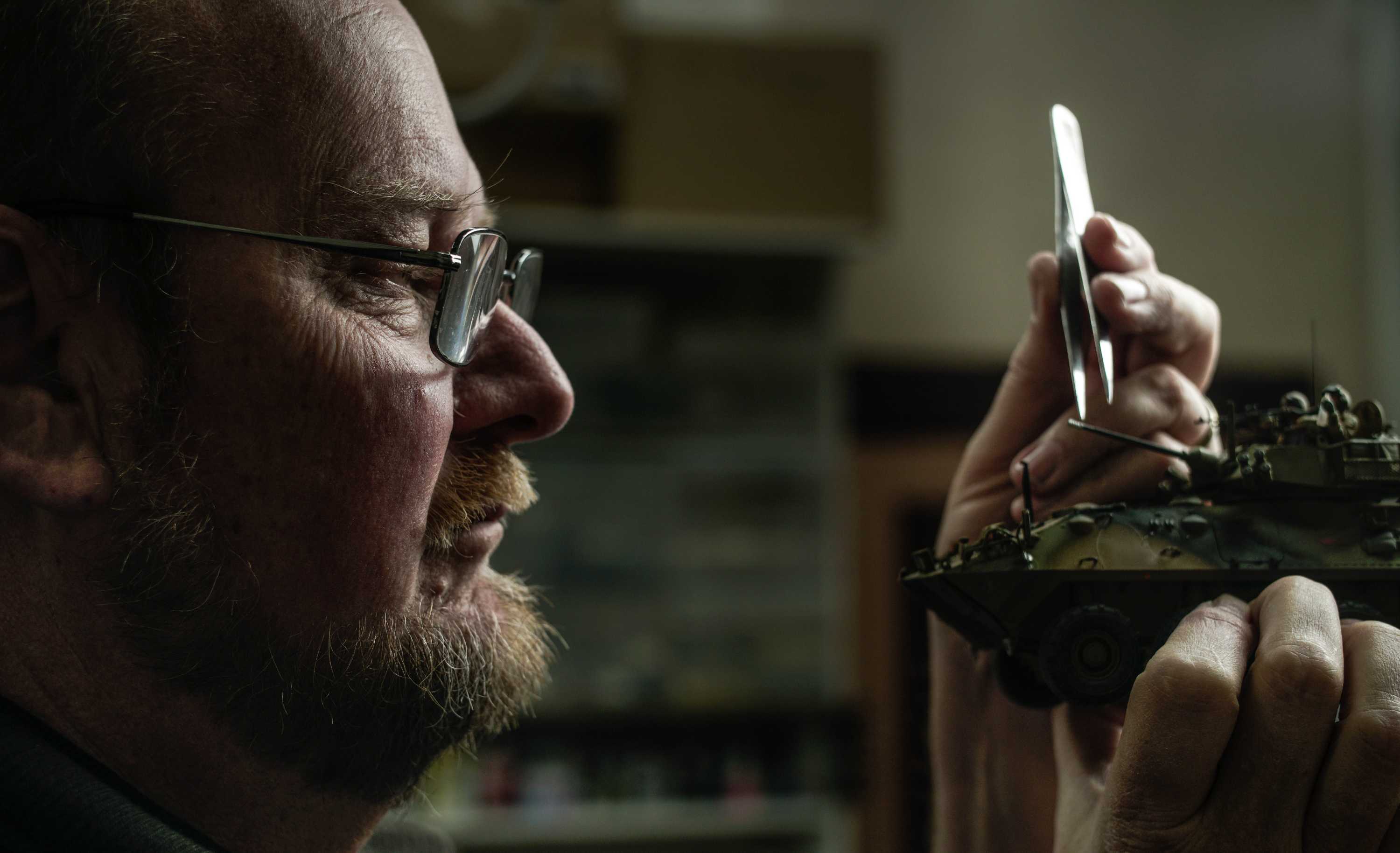 Model-maker lands billion-dollar defence clients from his regional NSW ...