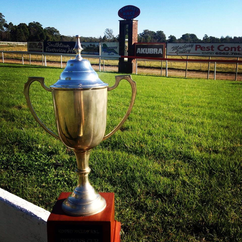 Taree trainer Ross Stitt cracks the Kempsey Cup after 35 years - ABC News
