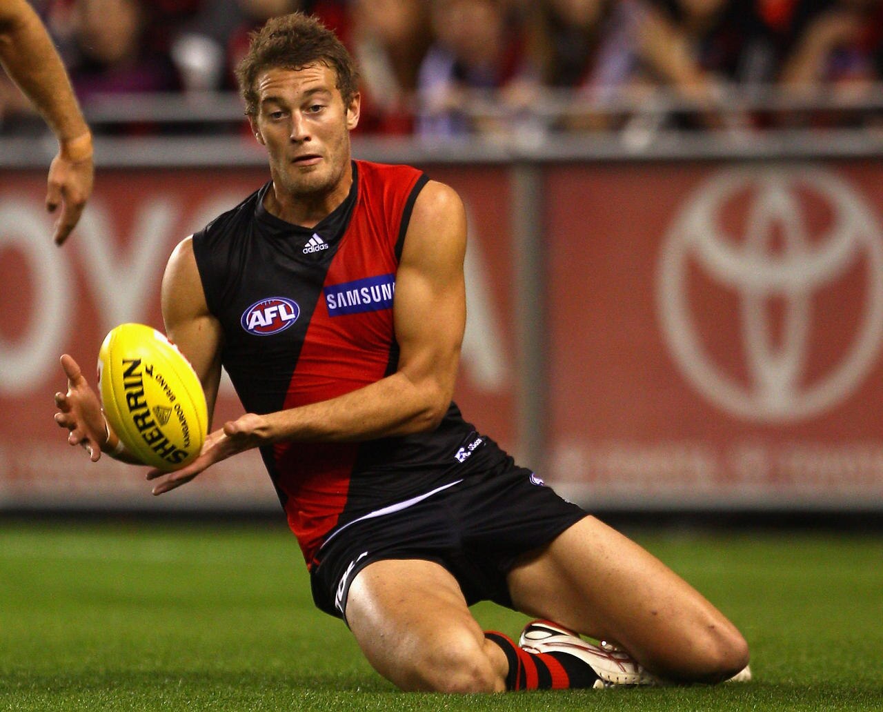 Bombers drop Bellchambers for Cats - ABC News