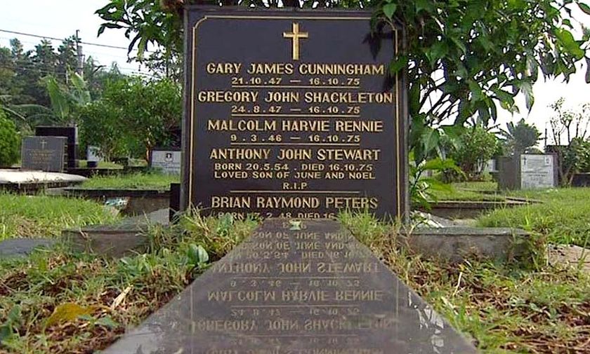 Family's lawyer says Balibo 5 buried together - ABC News