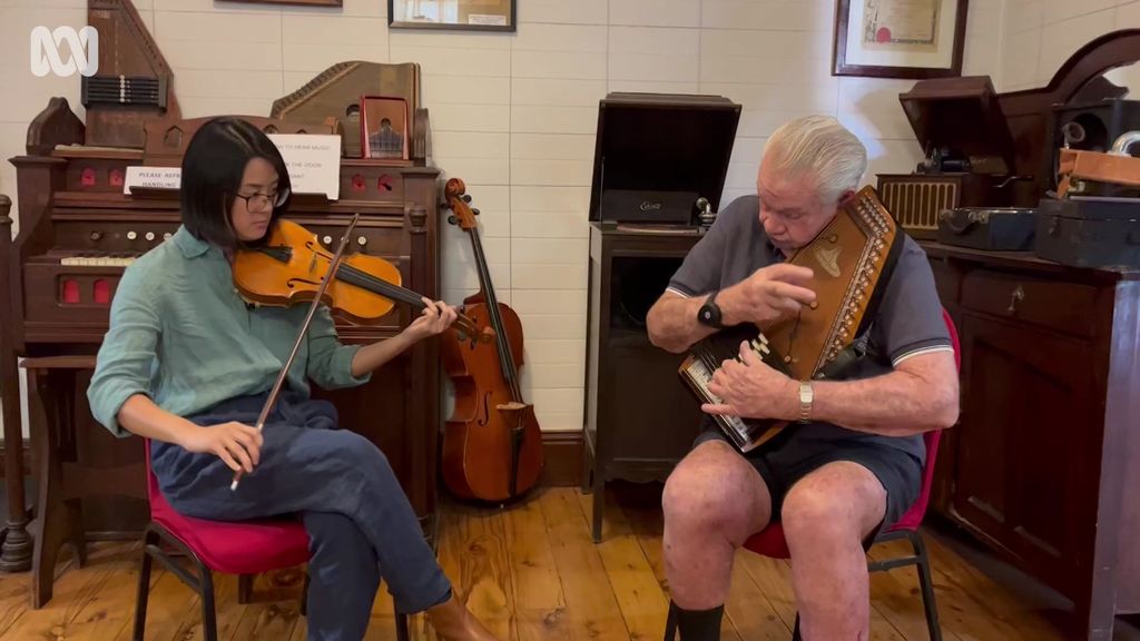 George and Flora make music together in outback Queensland - ABC News
