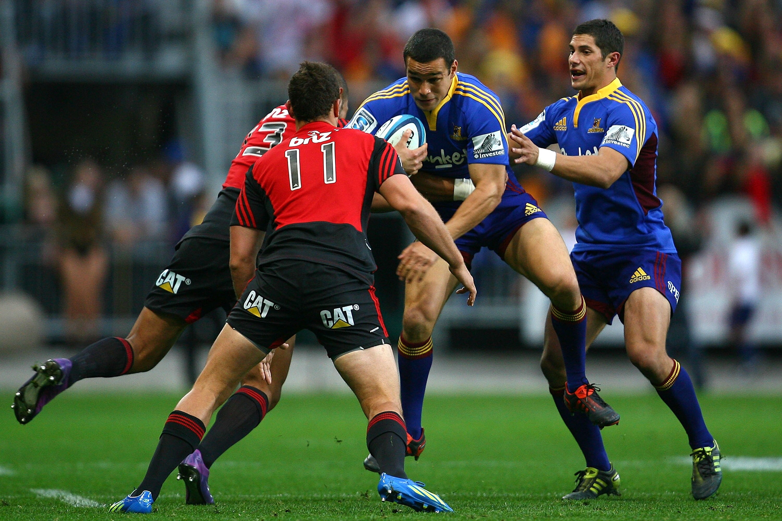 Highlanders beat the clock and Crusaders - ABC News