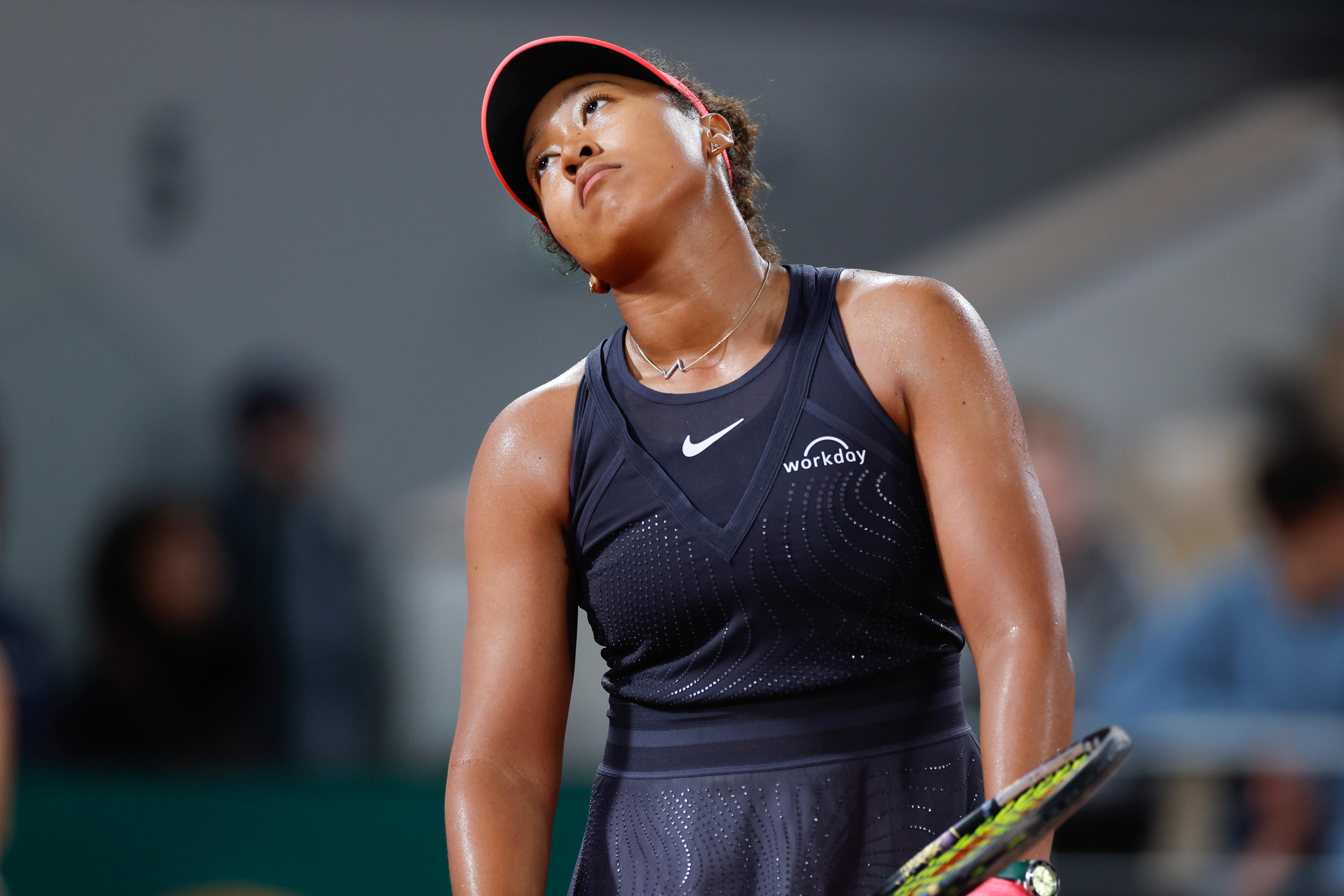 Iga Świątek beats Naomi Osaka in French Open second round as Roland ...