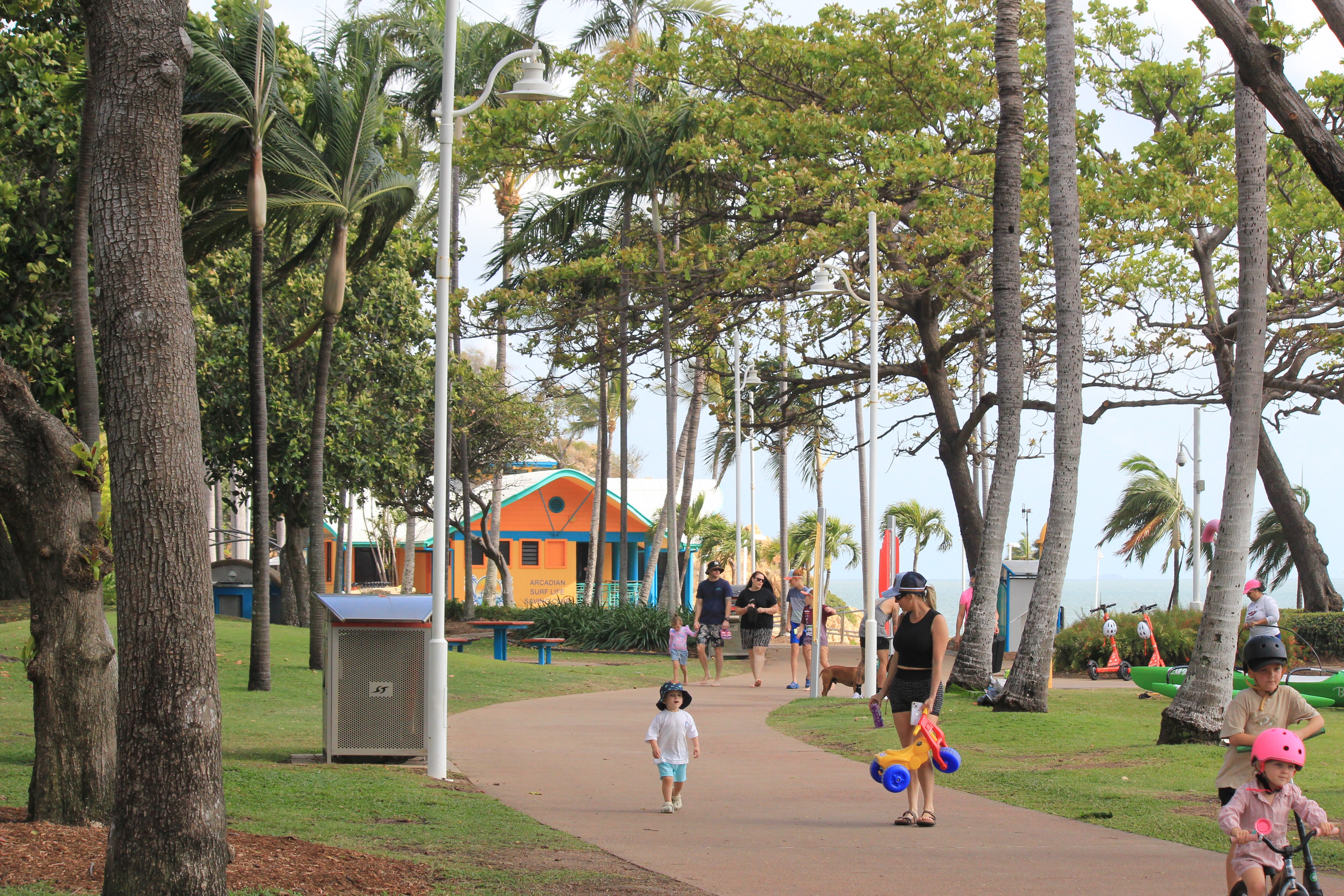 Paid parking plans for along Townsville's beachfront angers business ...