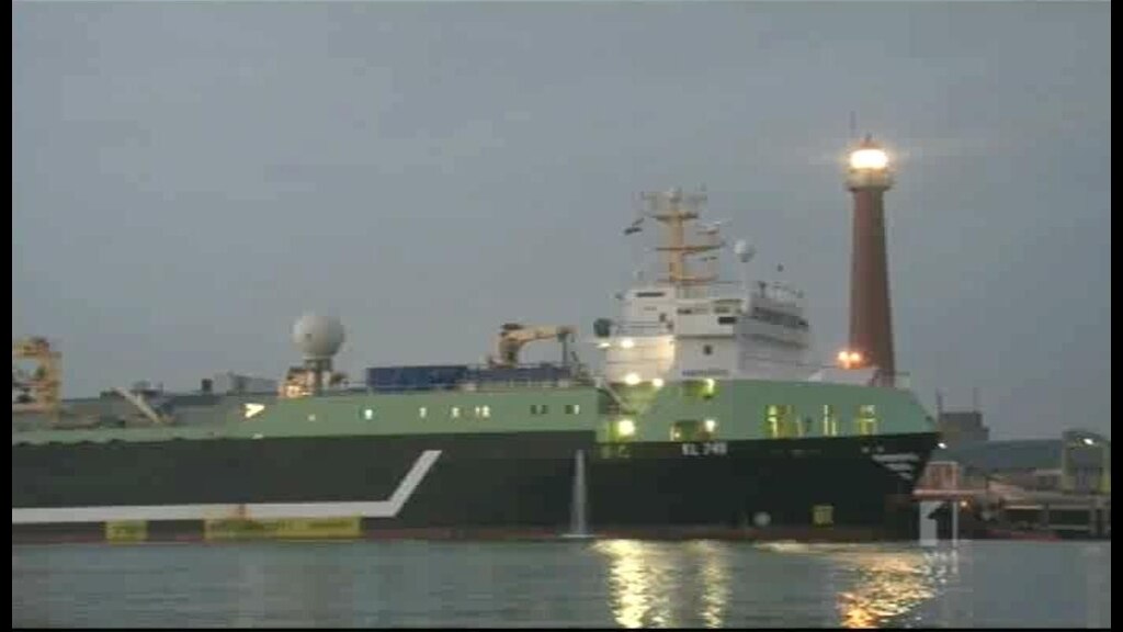 Super trawler sets sail for Australia - ABC News