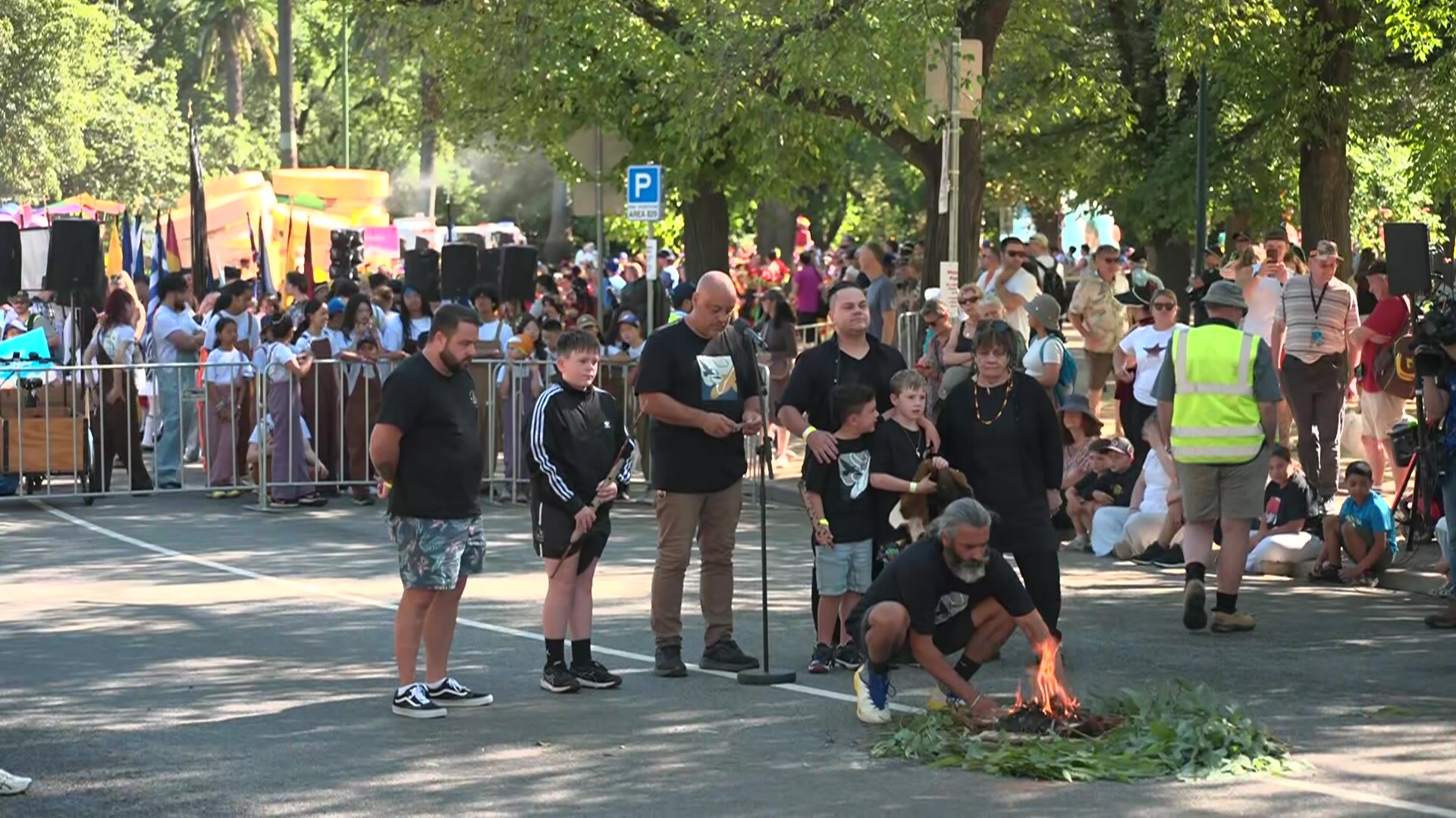 Record crowds brave Melbourne heat for 71st Moomba Festival - ABC News