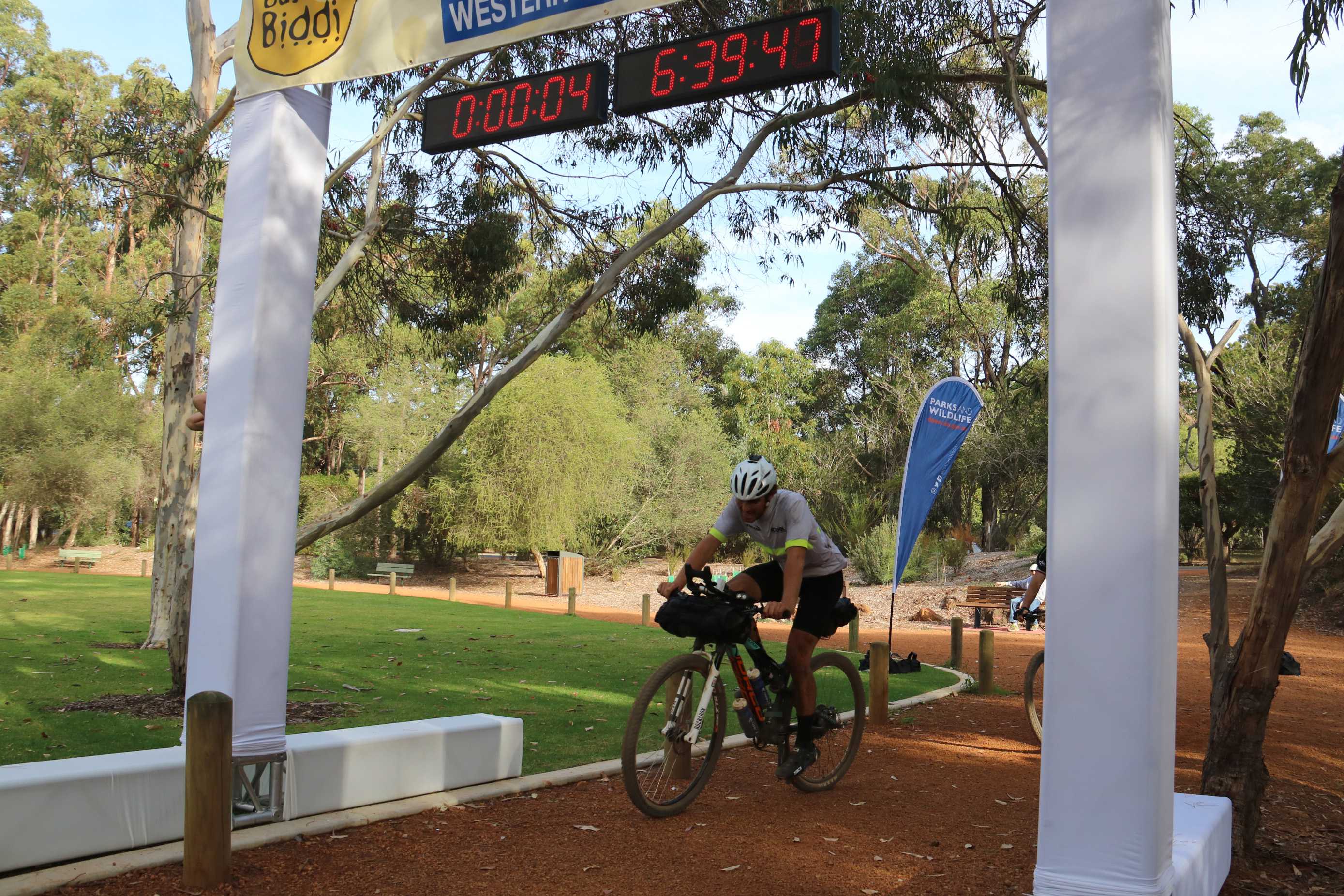 Mountain bike rider smashes Munda Biddi record, completing 1,000km ...