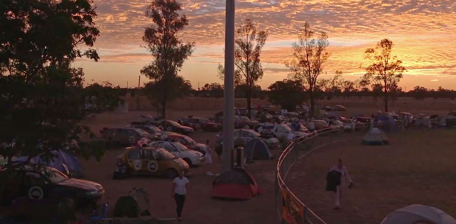 Shitbox Rally: Hundreds of cars set off from Adelaide bound for NT and ...