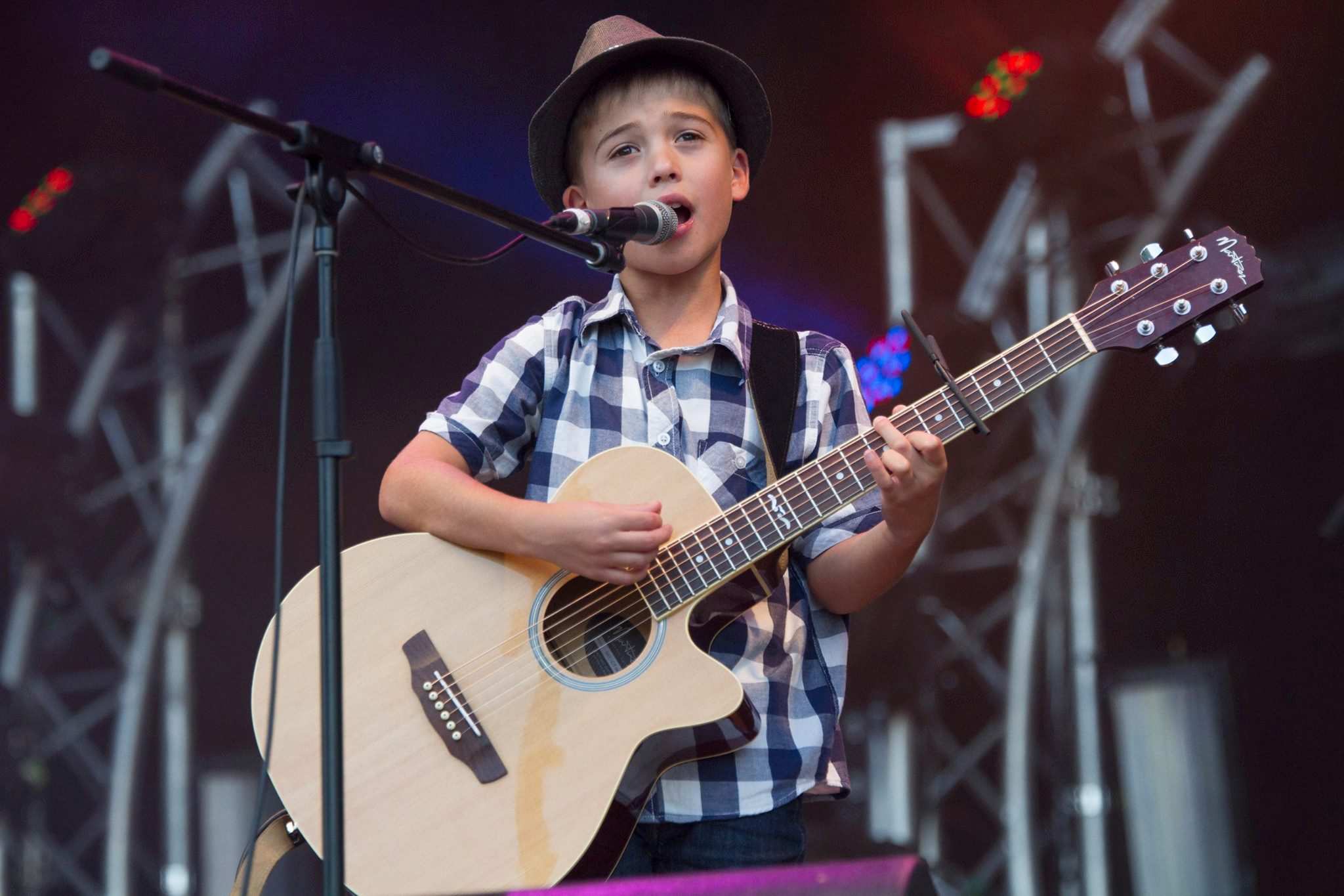 Rory sets heart on music career - ABC News