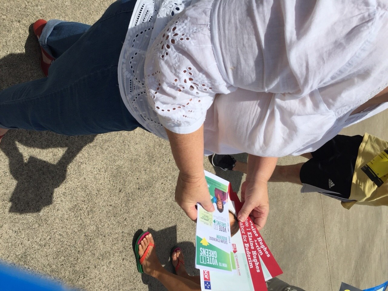 Queensland election 2015: Labor candidate photographed handing out how ...
