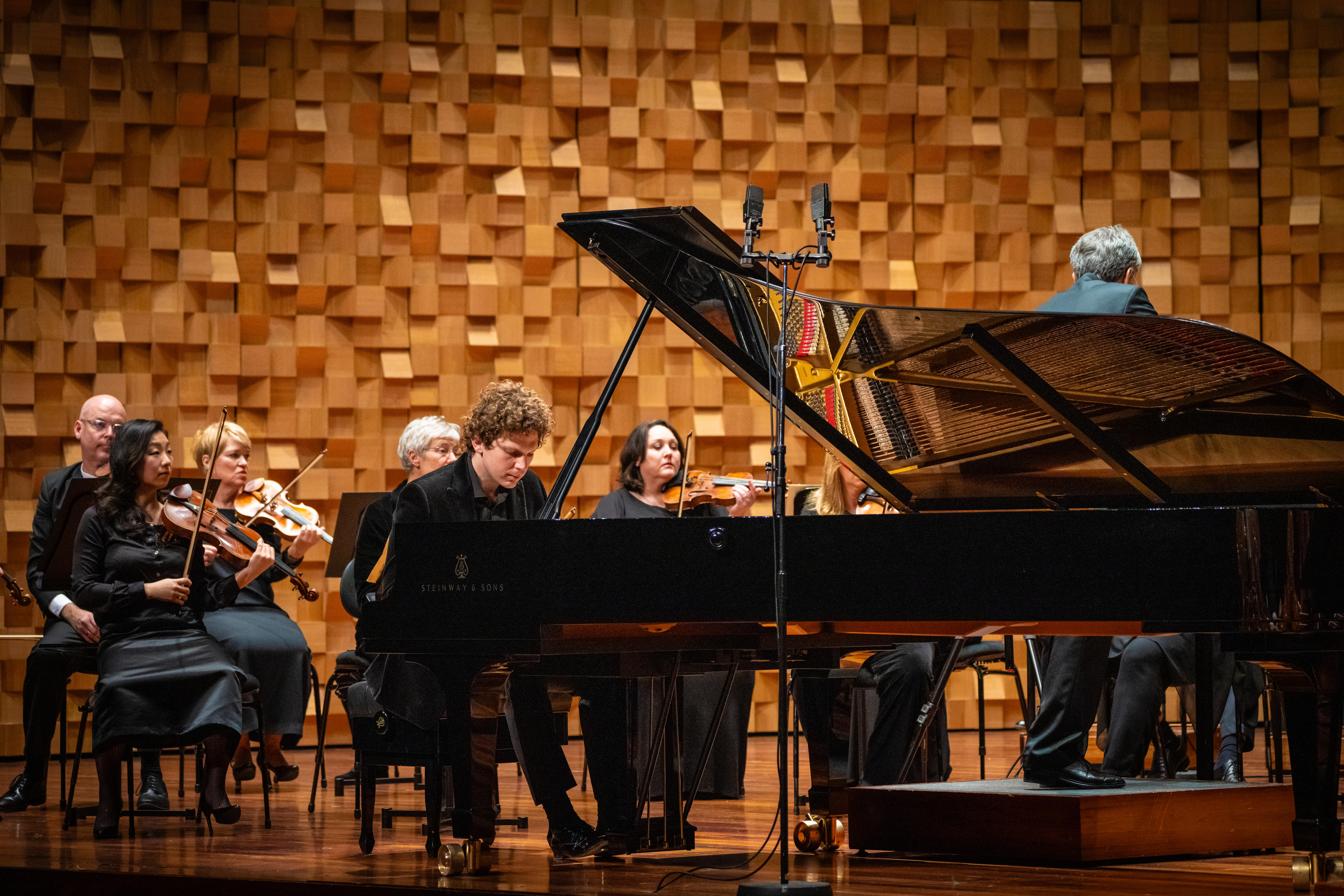 Jayson Gillham plays Mozart with the Tasmanian Symphony Orchestra - ABC ...