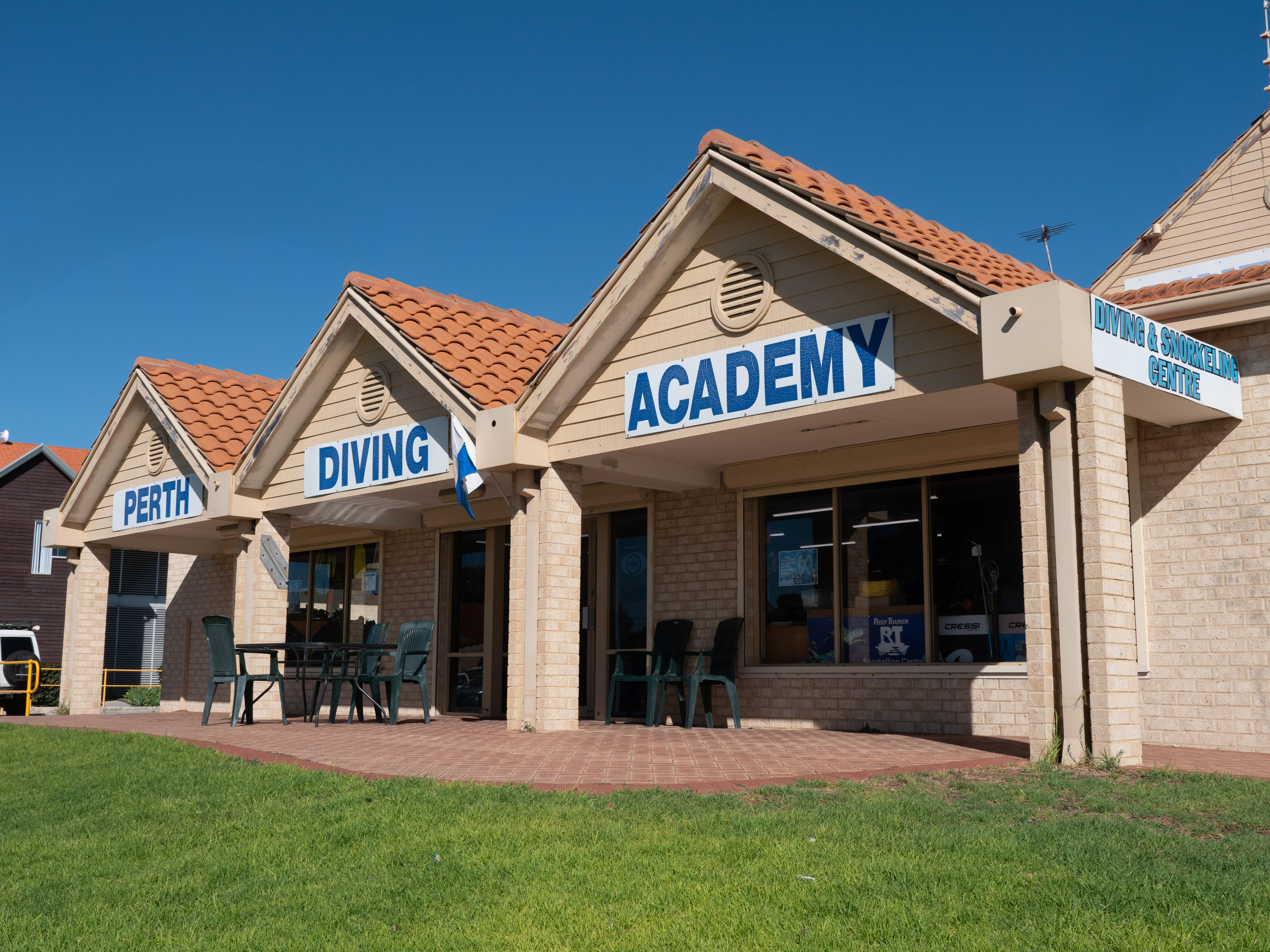 Scuba divers picked up by Rottnest ferry after being left in ocean ...