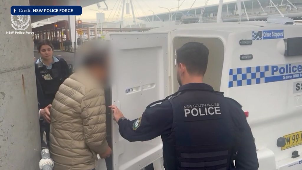 Arrests made after Chinese 'blessing scam' in Sydney. - ABC News