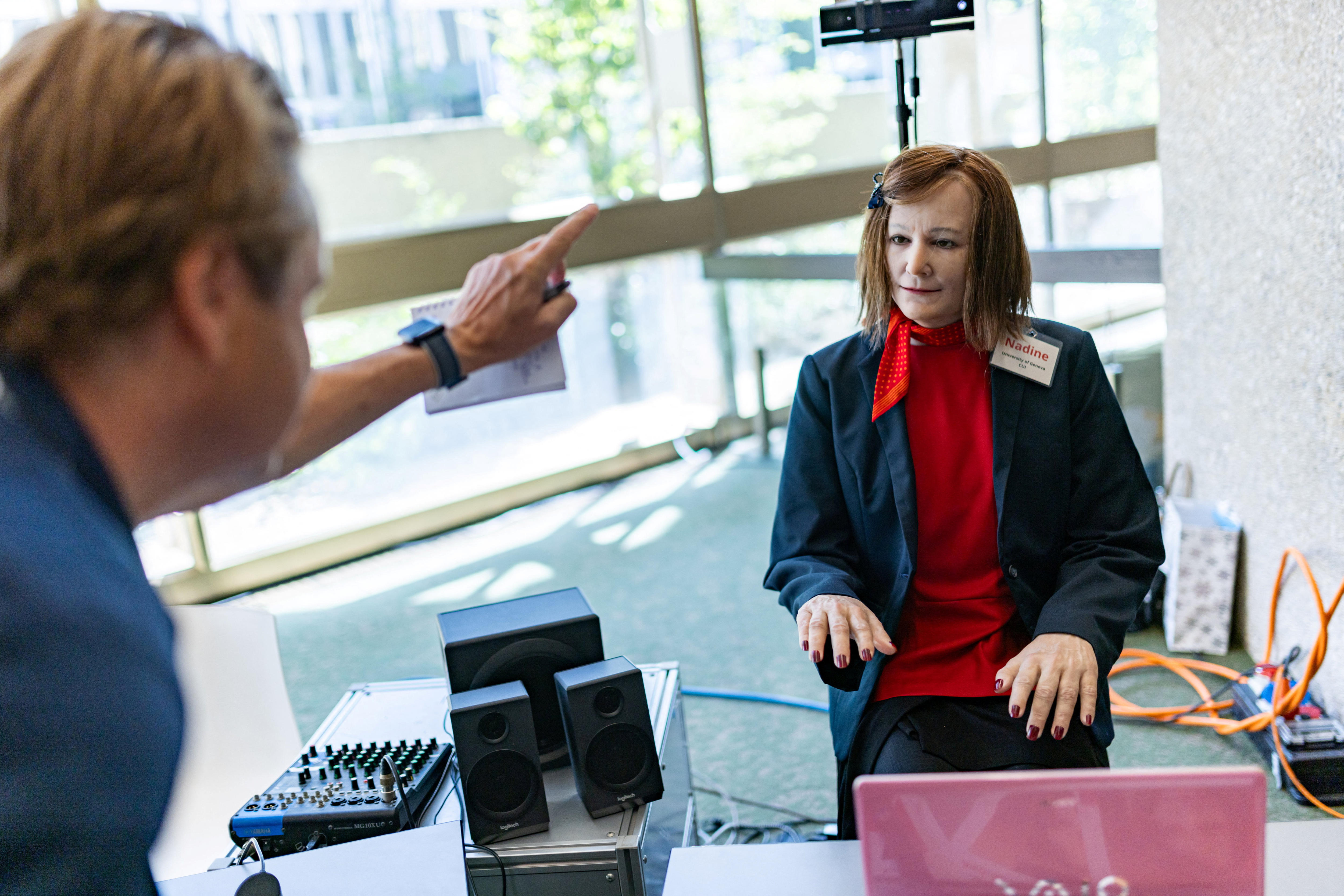 Robots in world's first AI press conference say they won't steal jobs ...