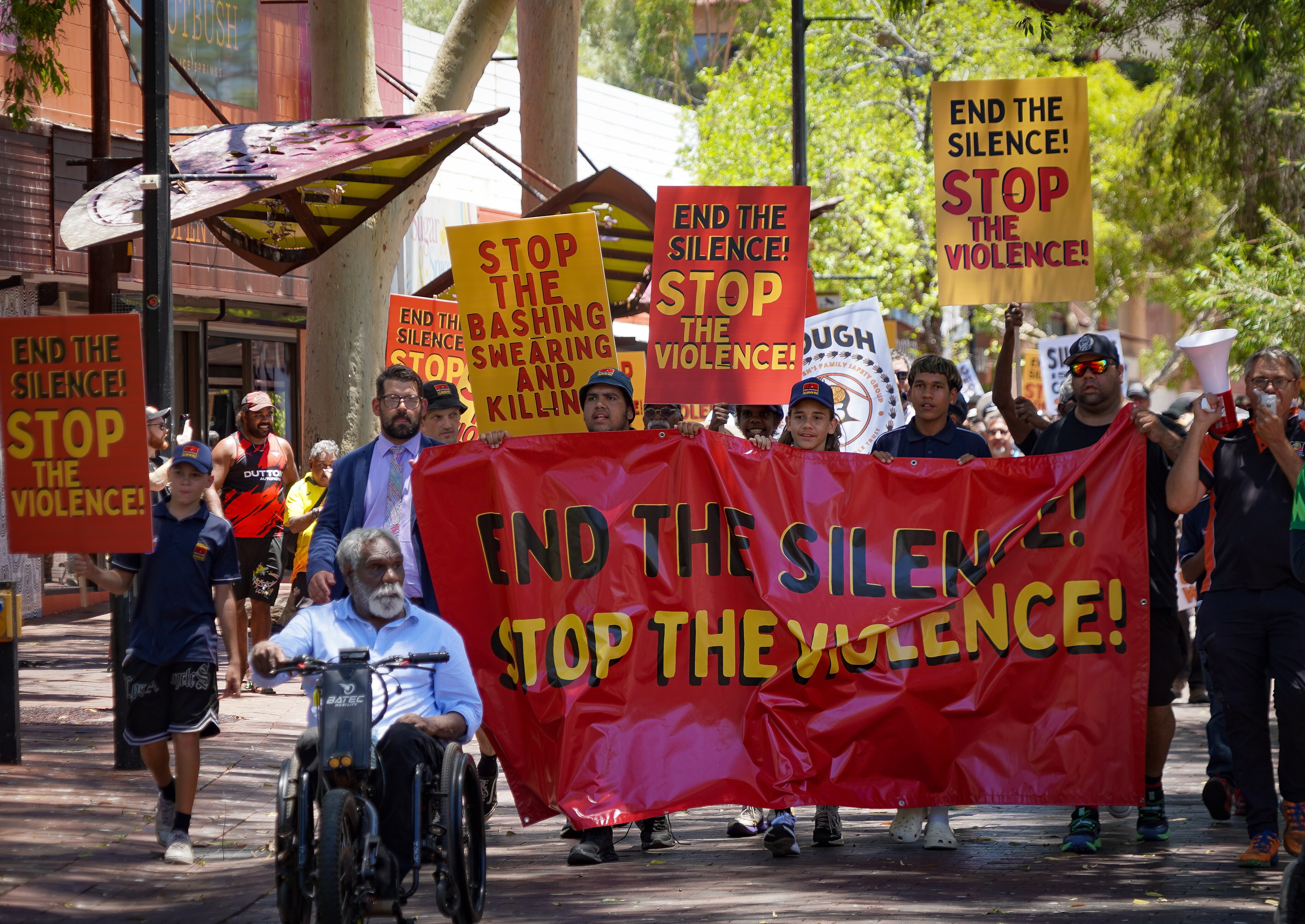 Alice Springs' youngest mayor, Matt Paterson, to step down to spend ...