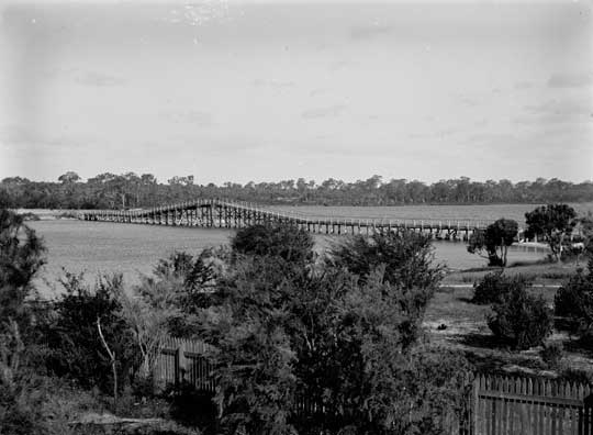 Canning Bridge: One of Perth's original timber crossings still strong ...