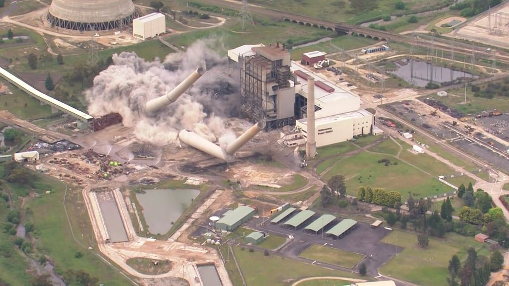 Watch the Iconic Lithgow coal-fired power station fall - ABC News