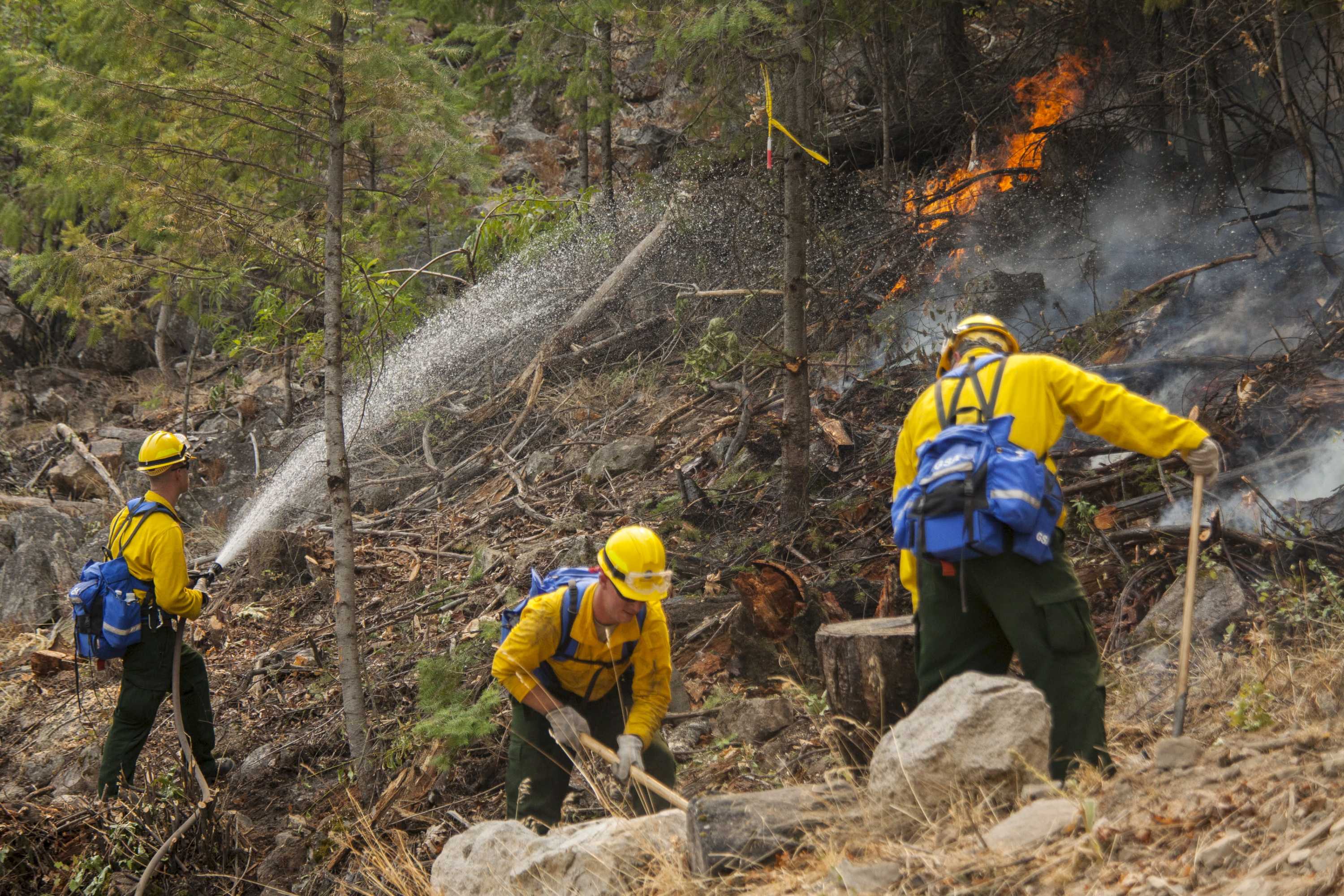 US wildfires: 3 firefighters killed battling Washington state blaze ...