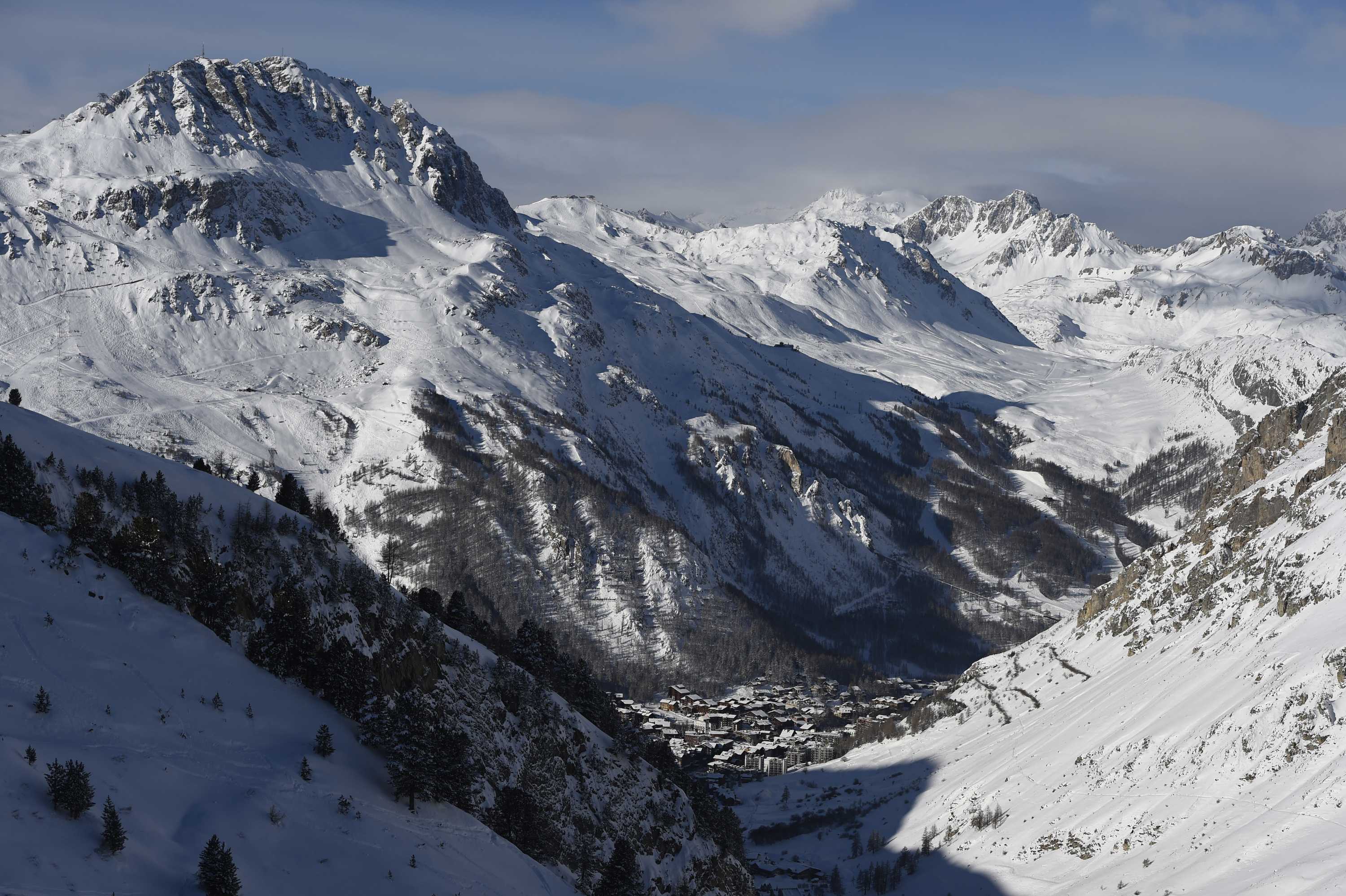 Deux-Alpes: Three dead after students hit by French Alps avalanche ...