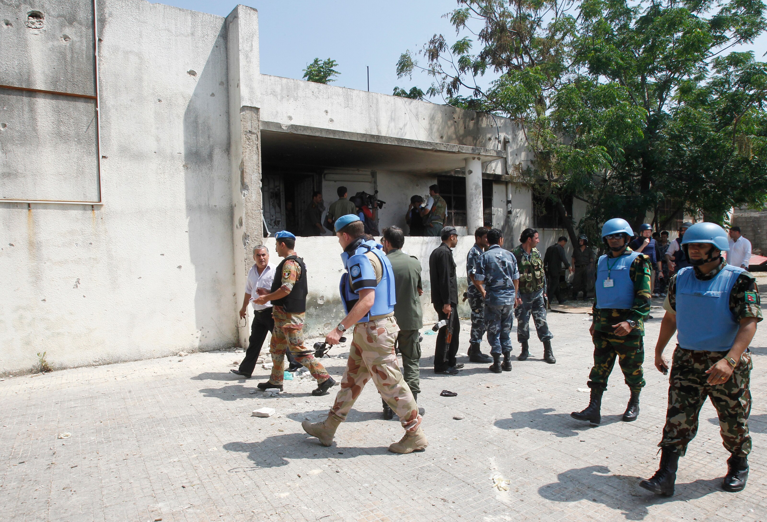 UN arrives to 'stench of bodies' in Syrian town - ABC News