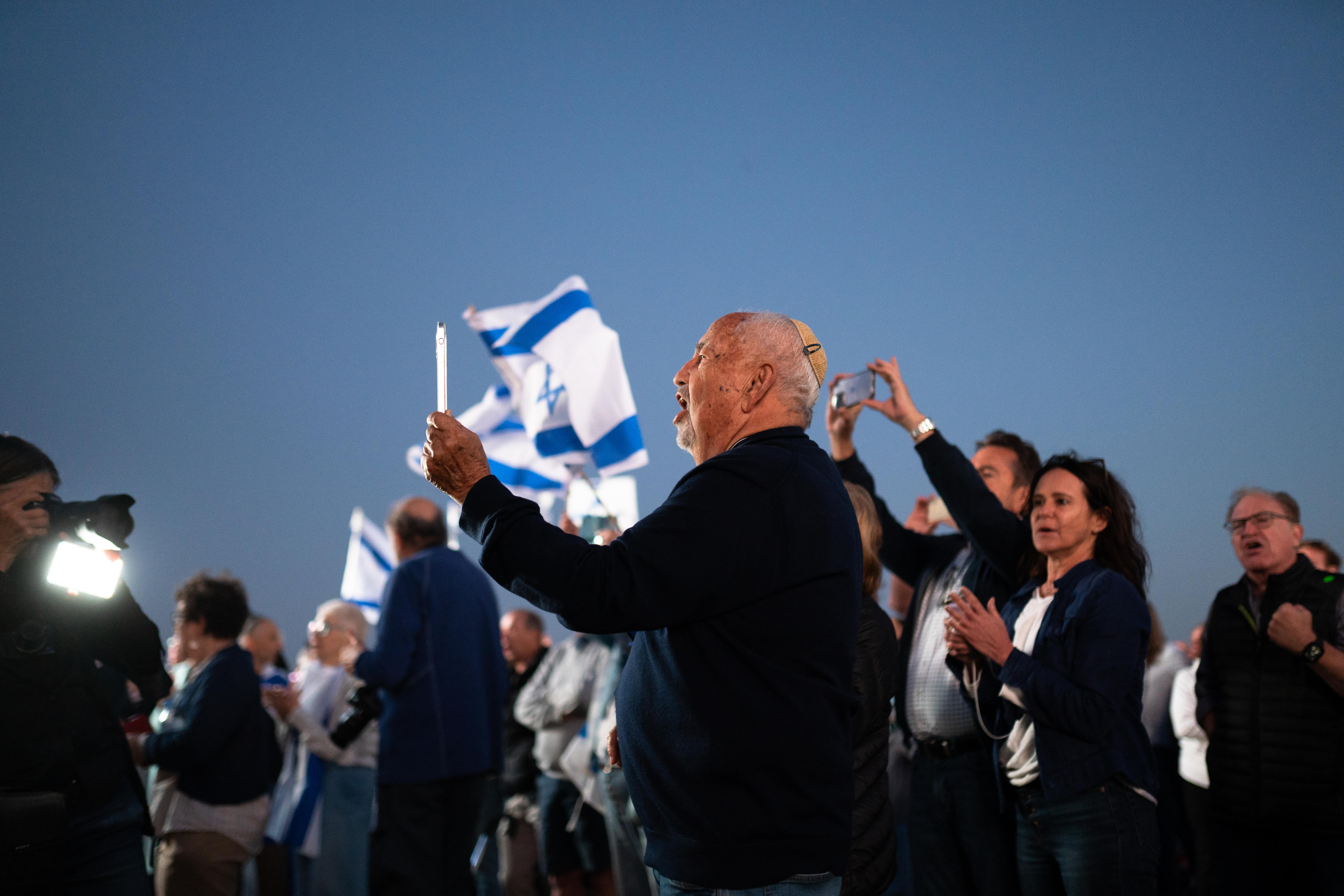 Thousands gather at Israel vigil in Sydney's eastern suburbs after ...