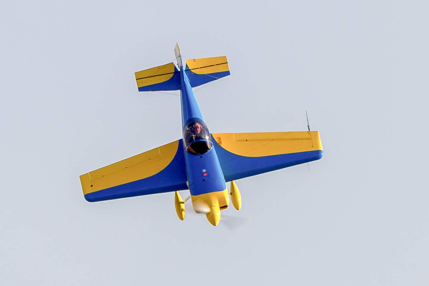 Aerobatic pilot enjoys an extreme hobby over Broome - ABC News