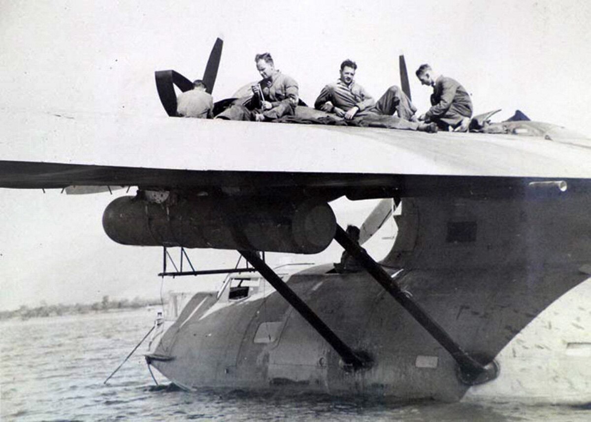 Cairns RAAF Catalina crash: Memorial service held for 11 crew lost in ...