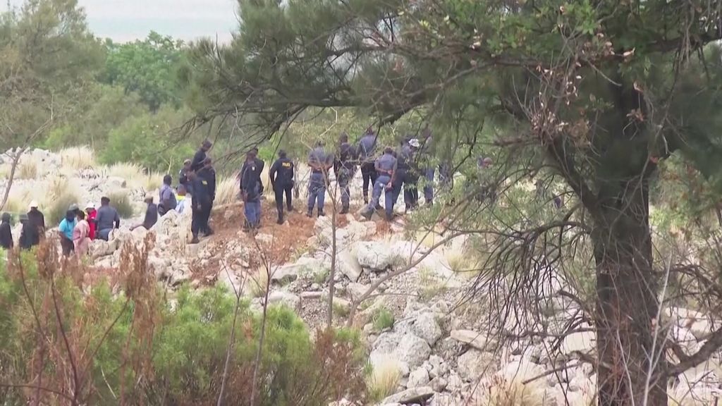 South Africa's government won't help thousands of trapped illegal ...