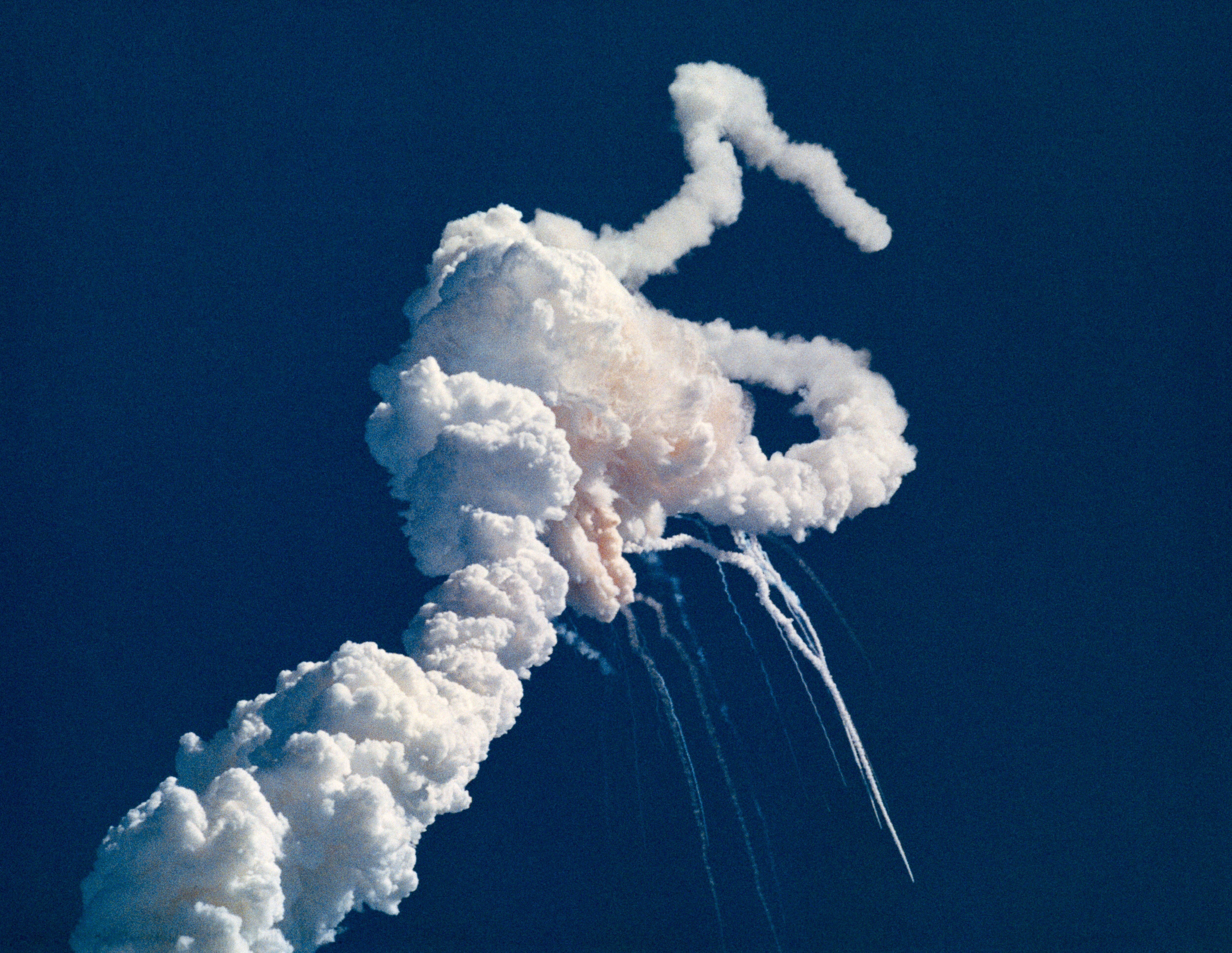 Disintegration of space shuttle Challenger - ABC News