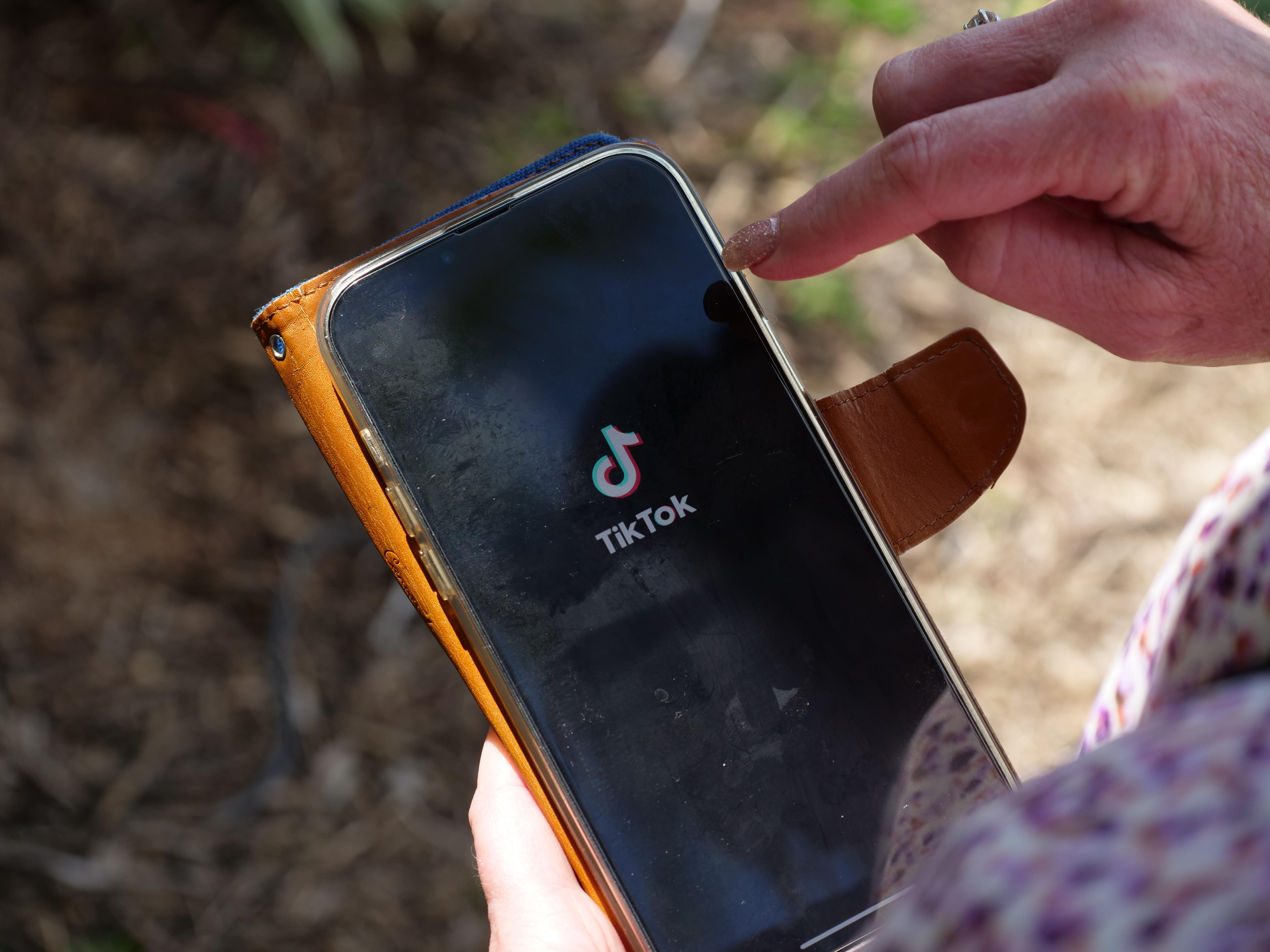 Young people at 'significant' risk of poor body image after just ...