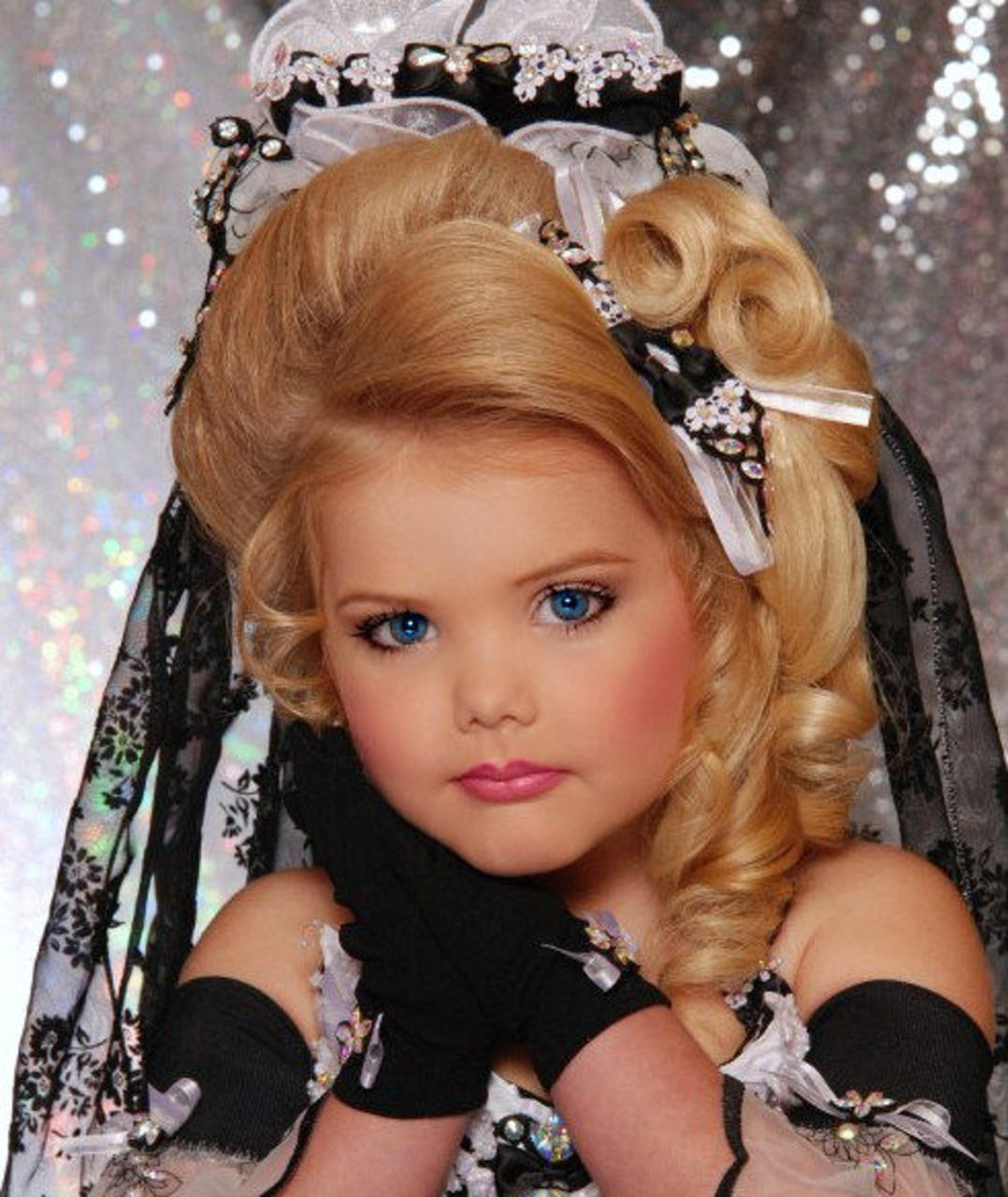 Child beauty pageants should be scrutinised over sexualisation concerns ...