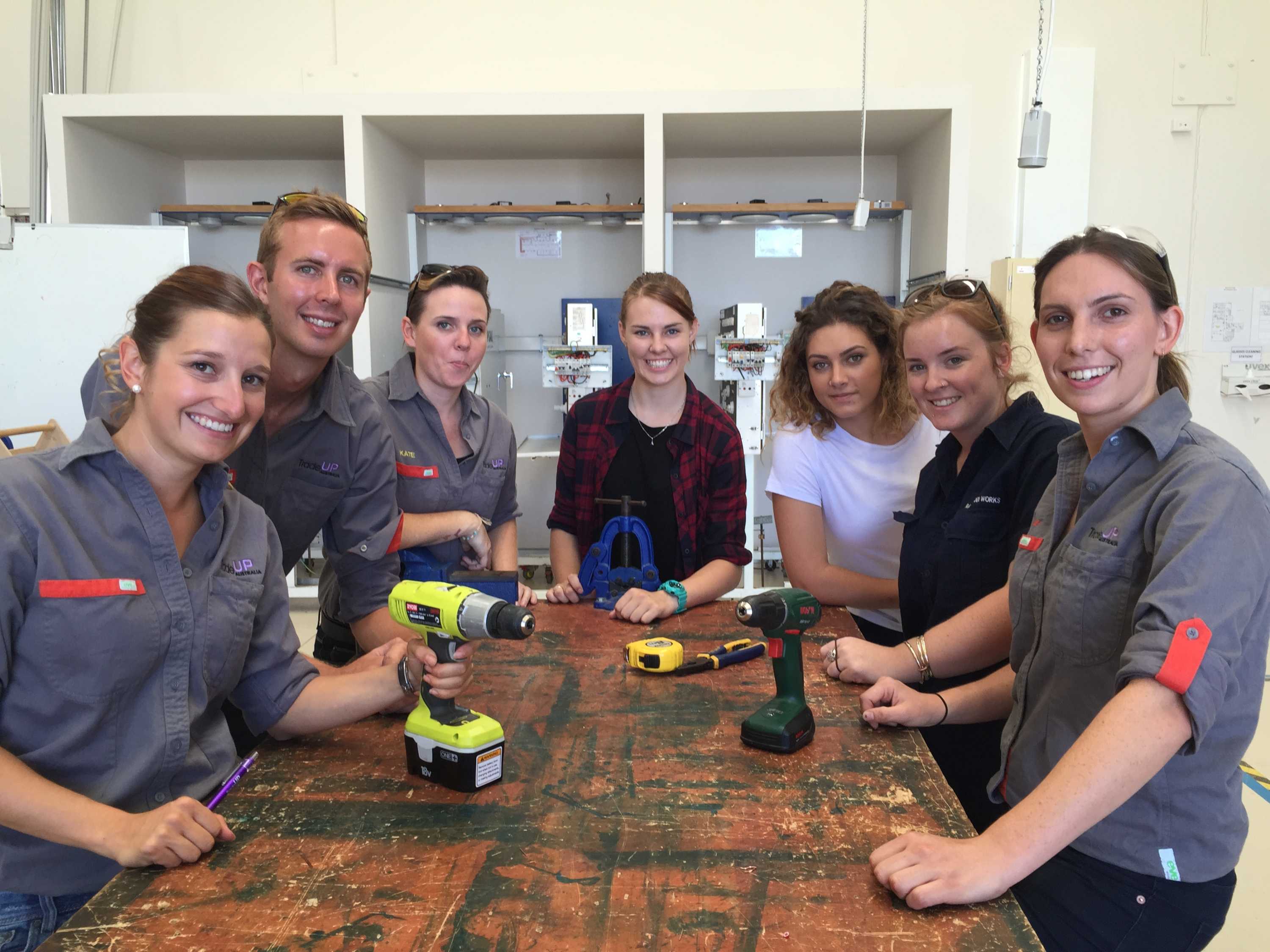 More women encouraged to be tradies to reduce gender pay gap - ABC News