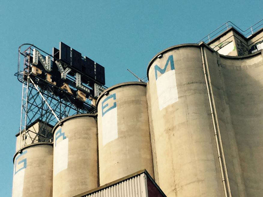 Melbourne Nylex clock turns on, makes mysterious return to life - ABC News