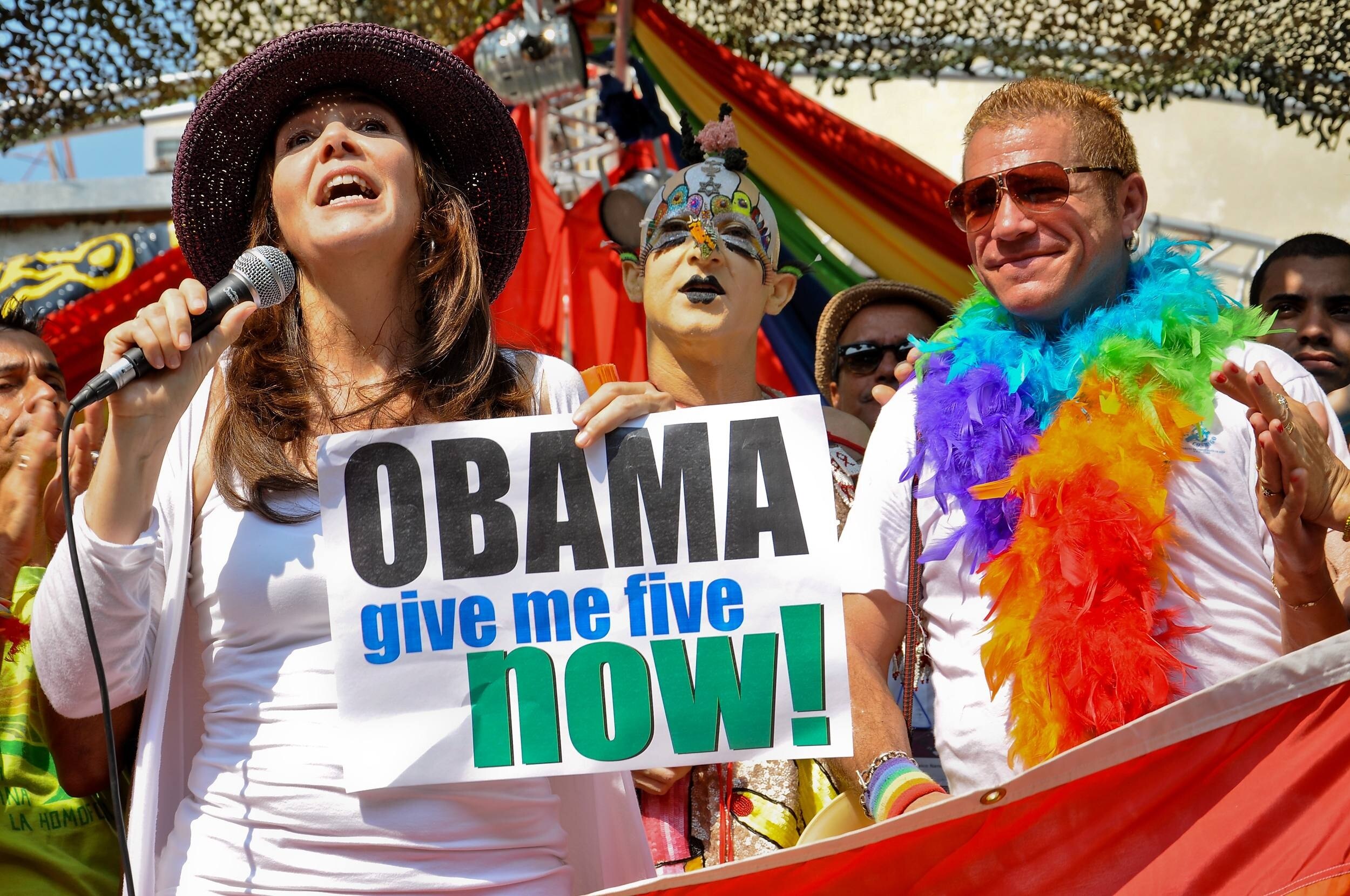 Raul Castro backs gay rights, daughter says - ABC News