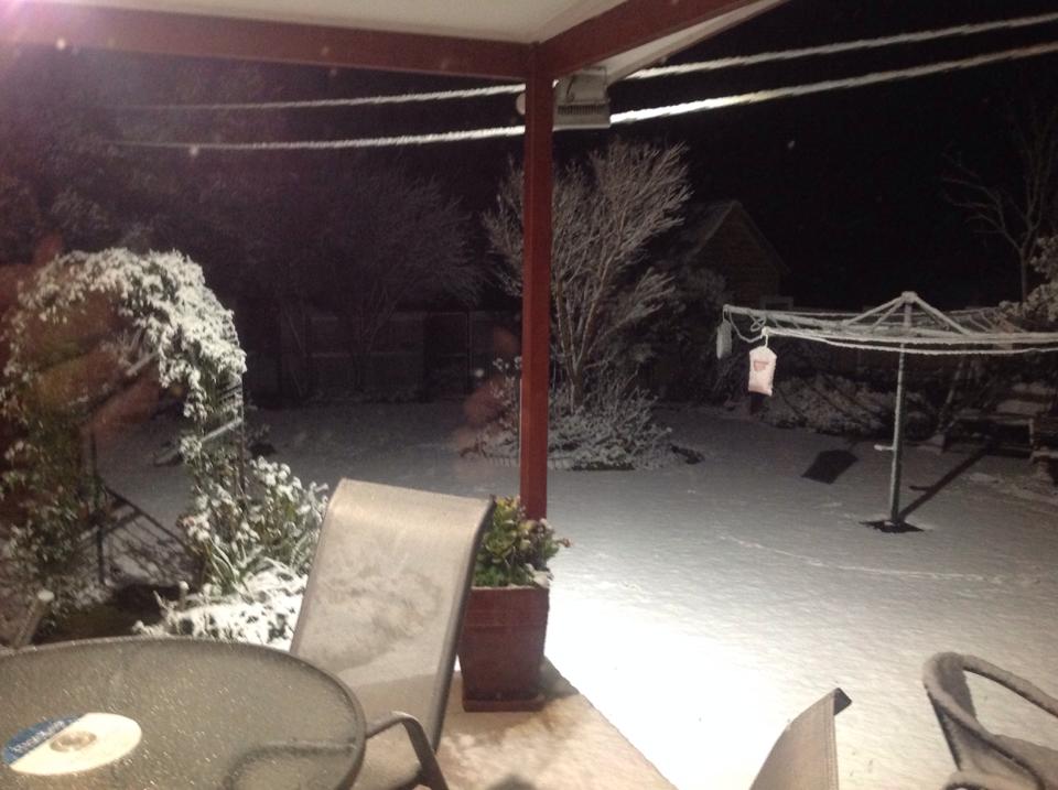 Snow blankets Tenterfield - ABC News