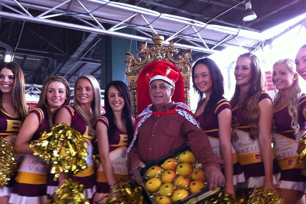 Mangoes arrive in Brisbane, but they're not cheap - ABC News