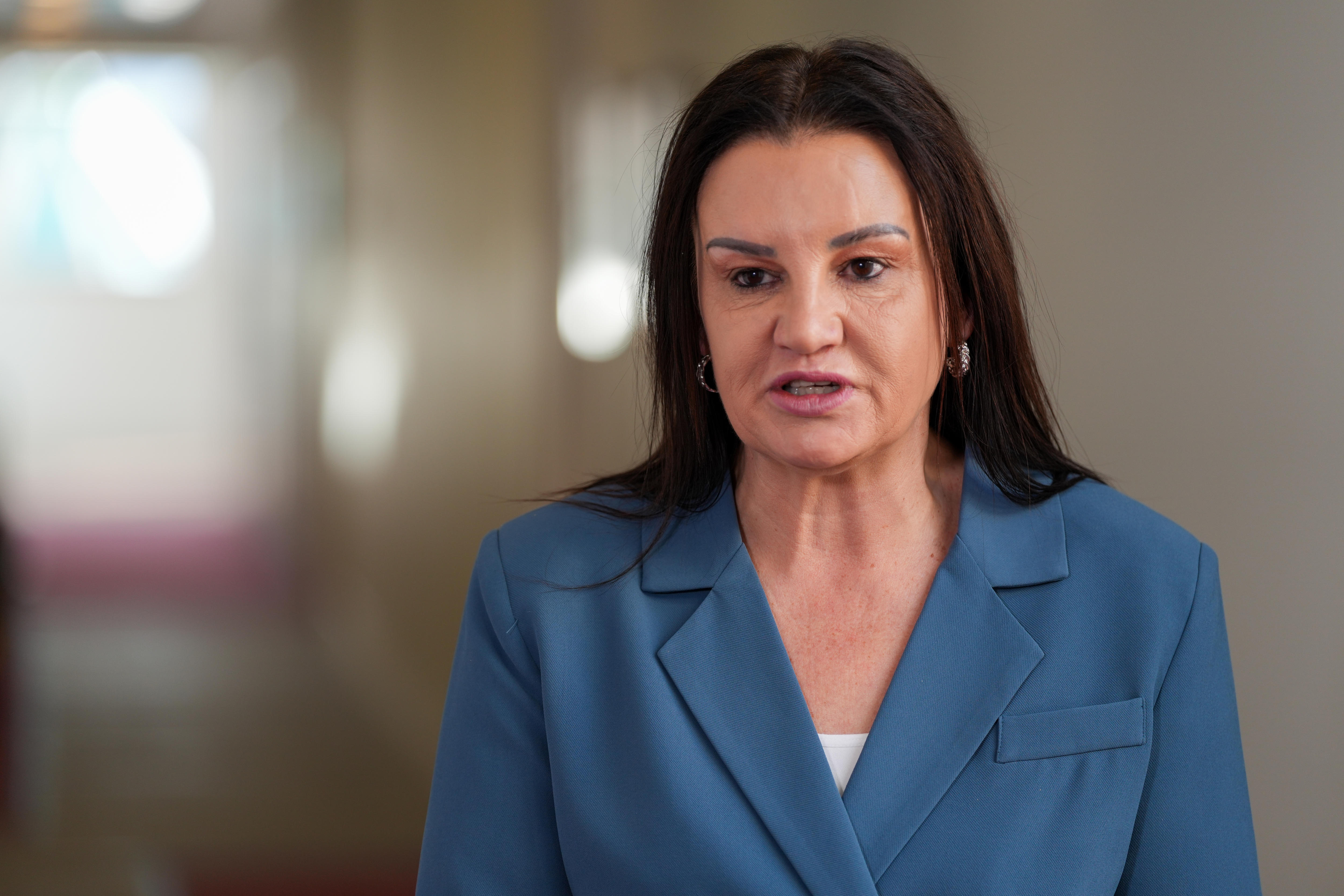 Queensland premier defends BPIC agreement that delivers union tradies ...