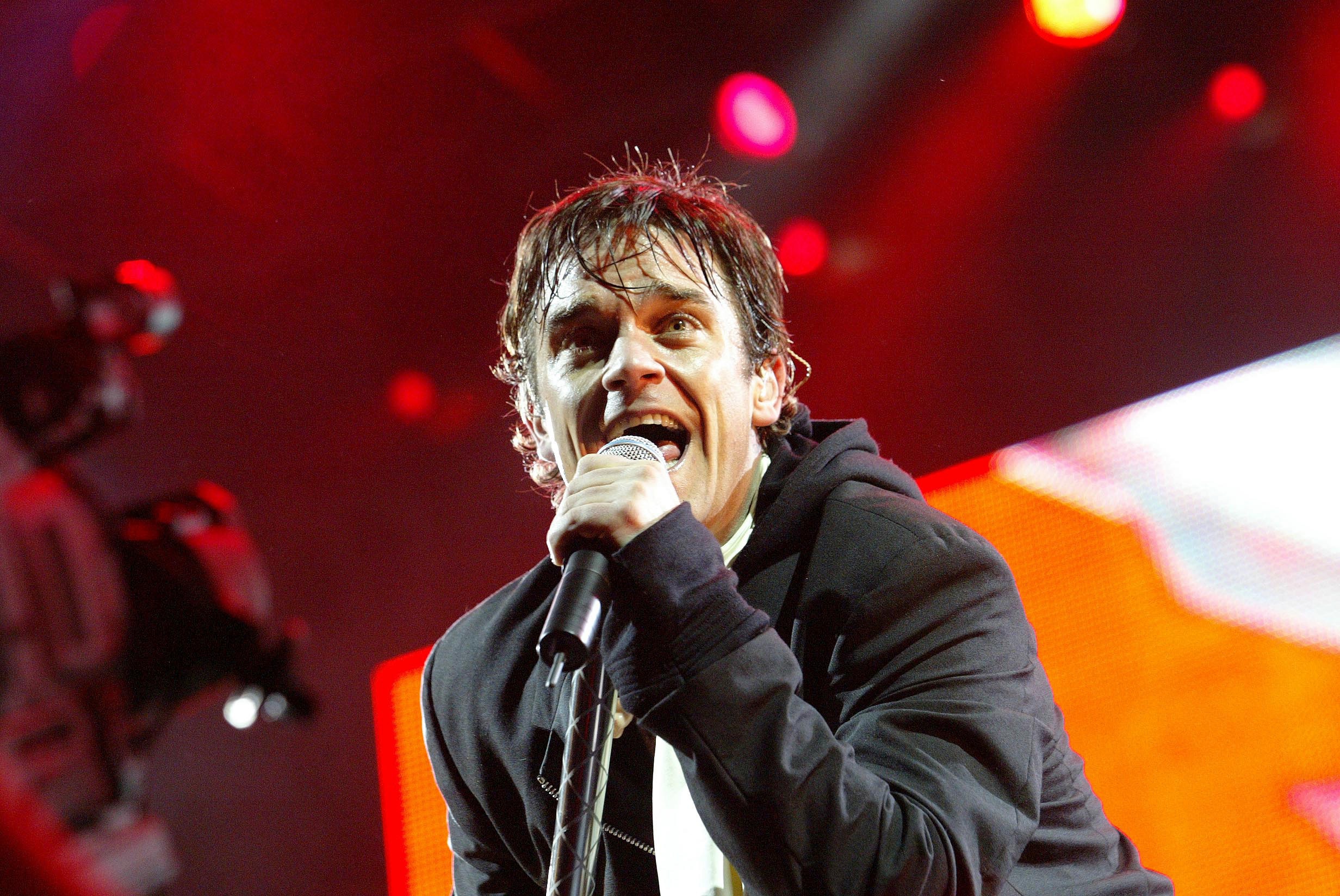 Robbie Williams touches down in Sydney ahead of XXV Australian tour of ...