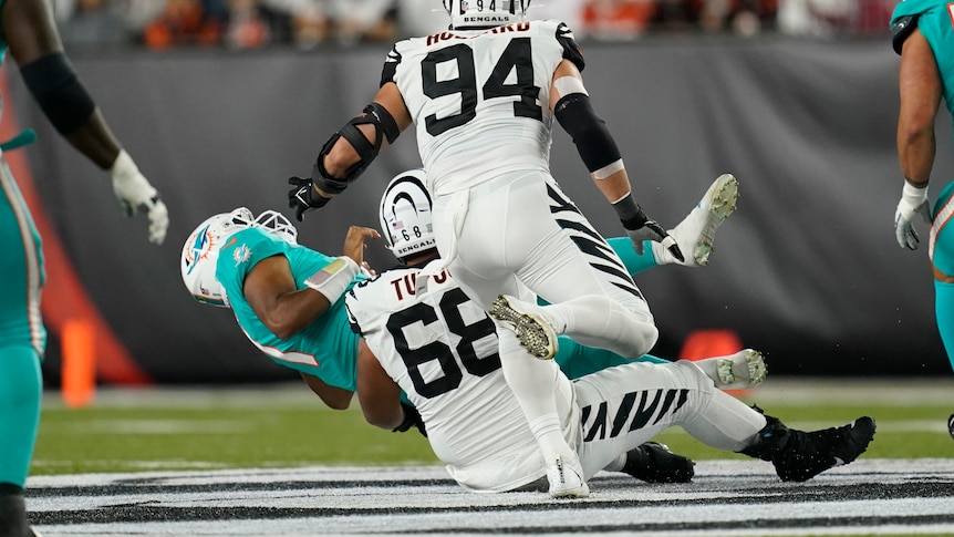 Tua Tagovailoa's 'serious' head injury puts scrutiny on Miami Dolphins ... Tua Tagovailoa's 'serious' head injury puts scrutiny on Miami Dolphins ...