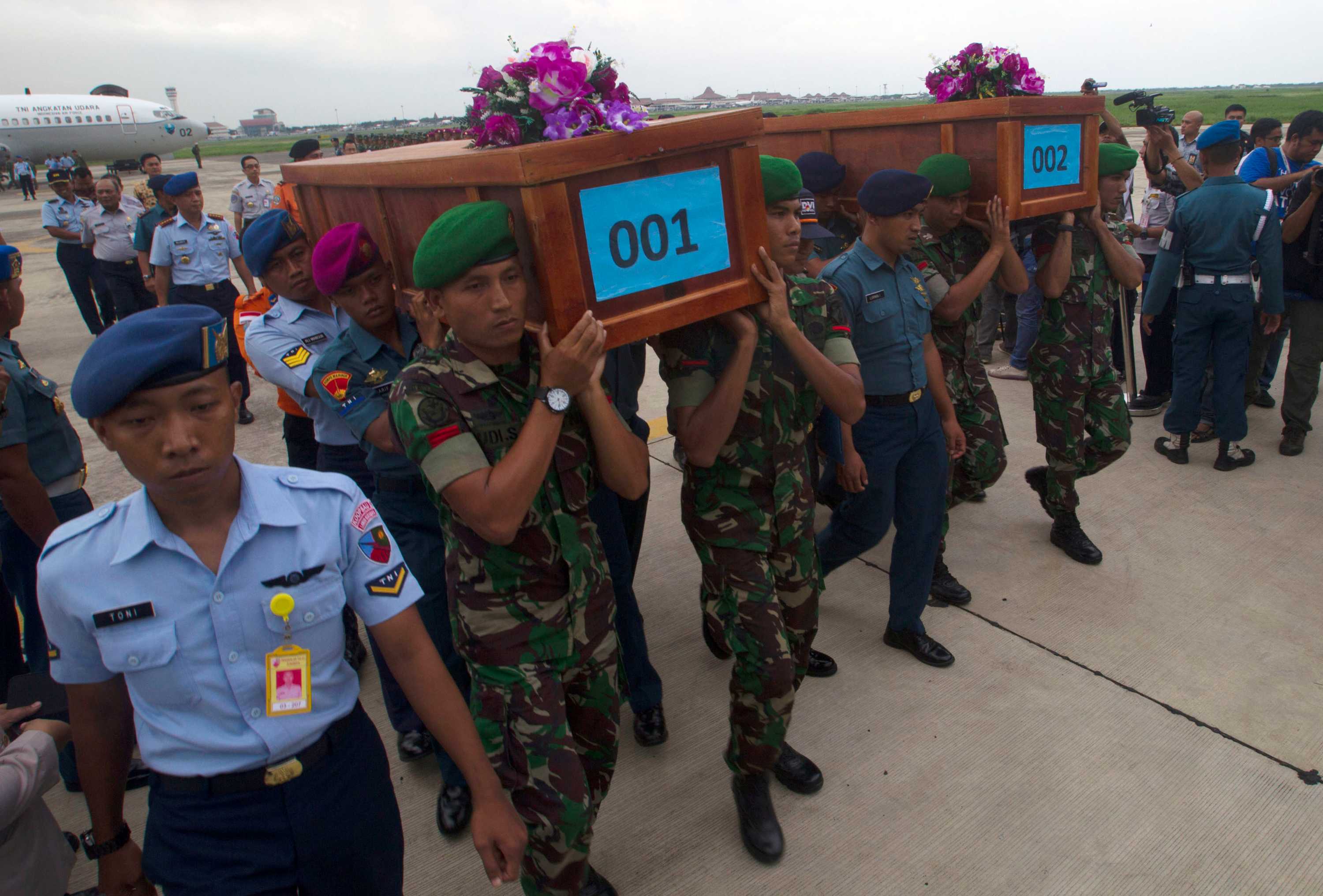 AirAsia QZ8501: Black box multinational search team joins recovery ...